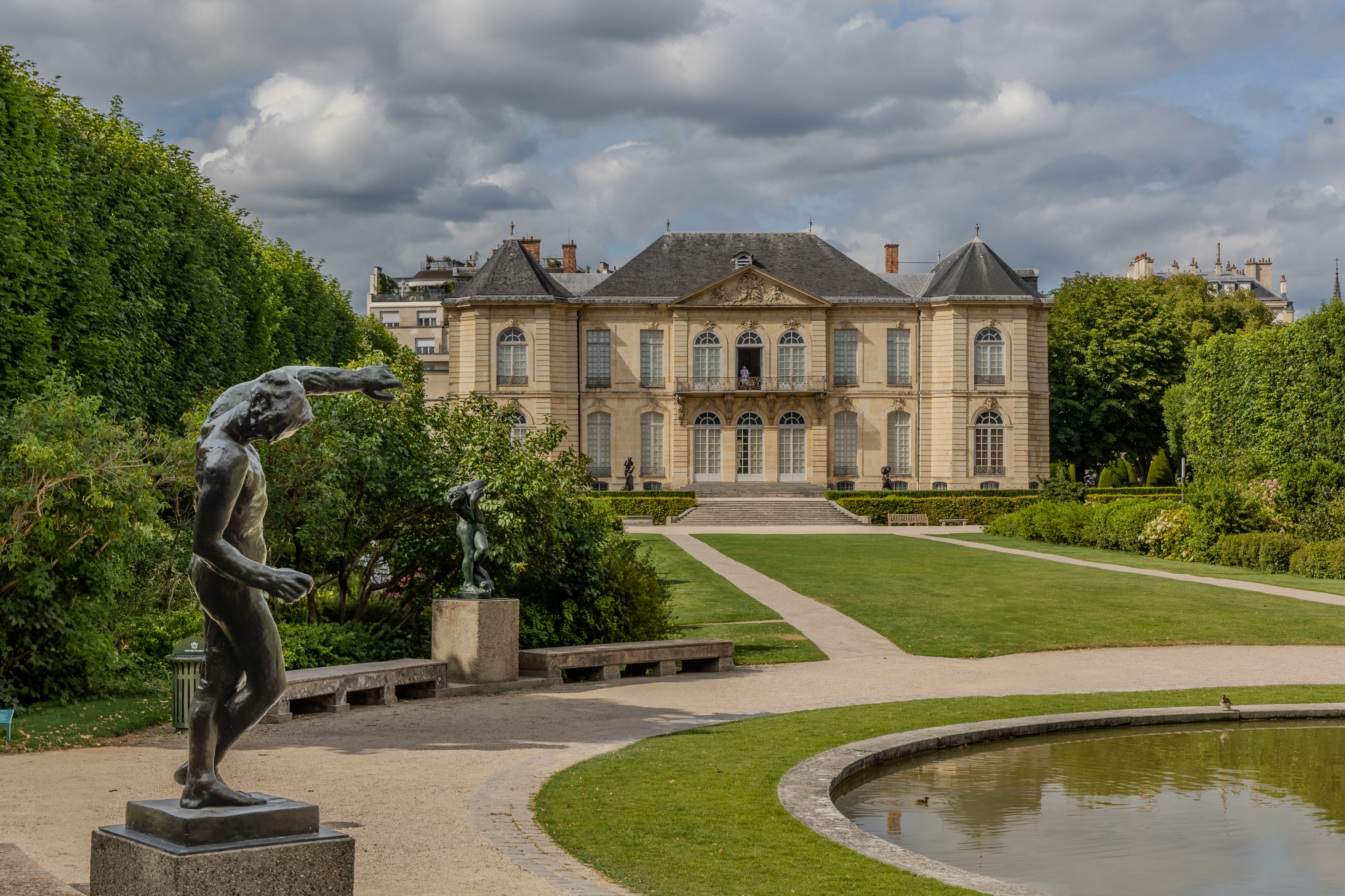 Elegant Historical Mansion in Paris Garden · Free Stock Photo