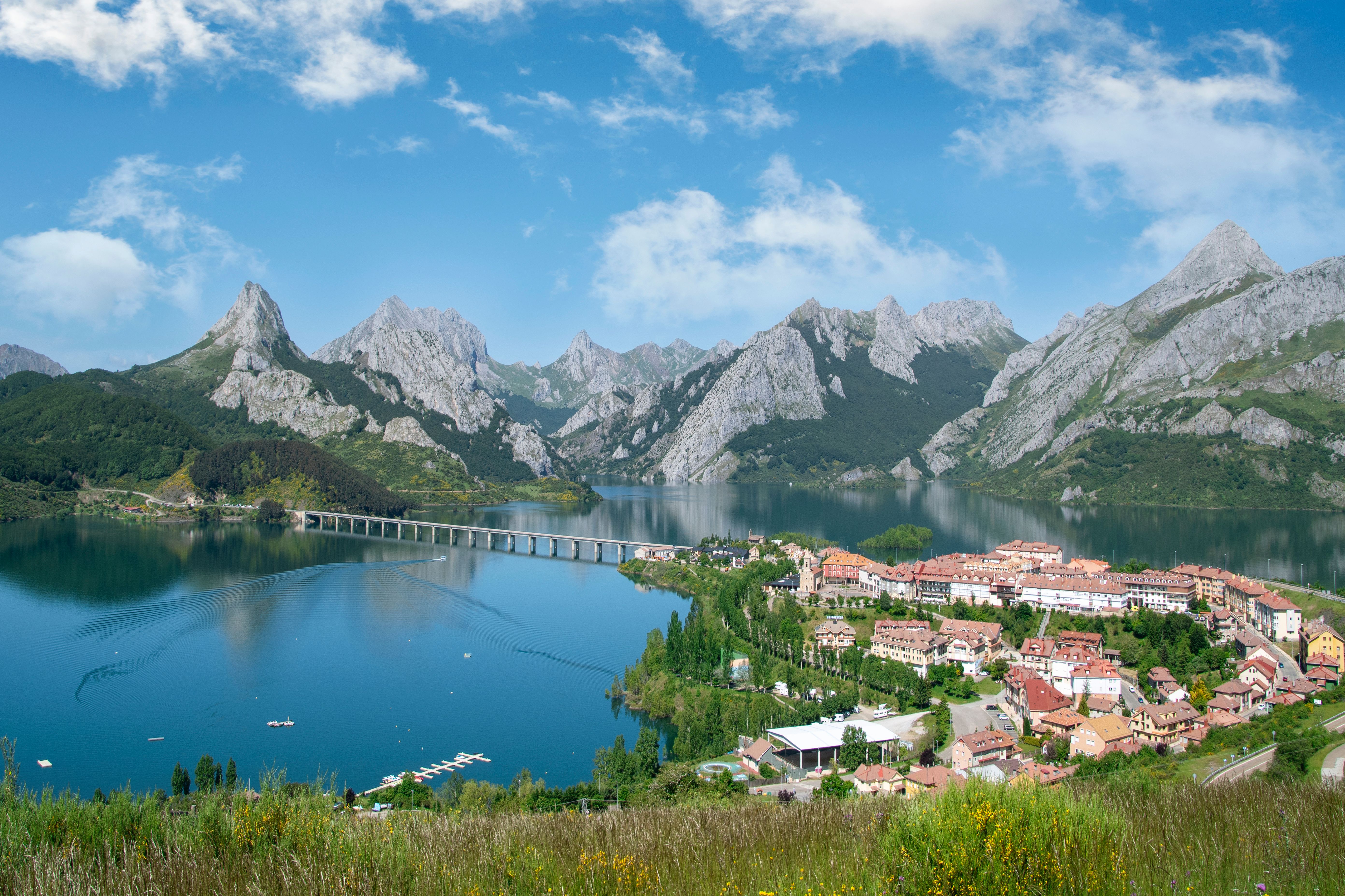 Beautiful Scenic View of Riaño in Spain · Free Stock Photo