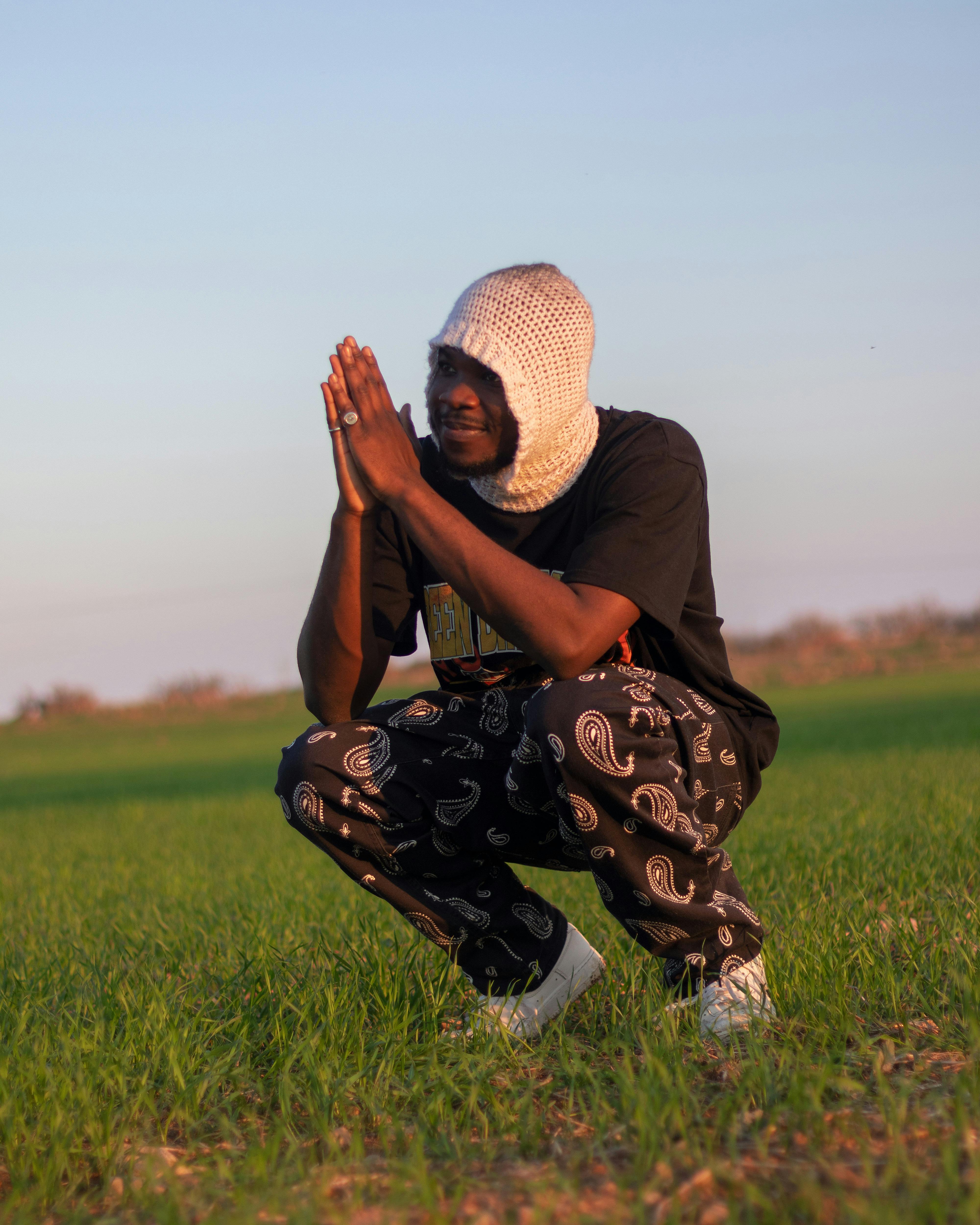 Crouching Poses Photos, Download The BEST Free Crouching Poses Stock ...