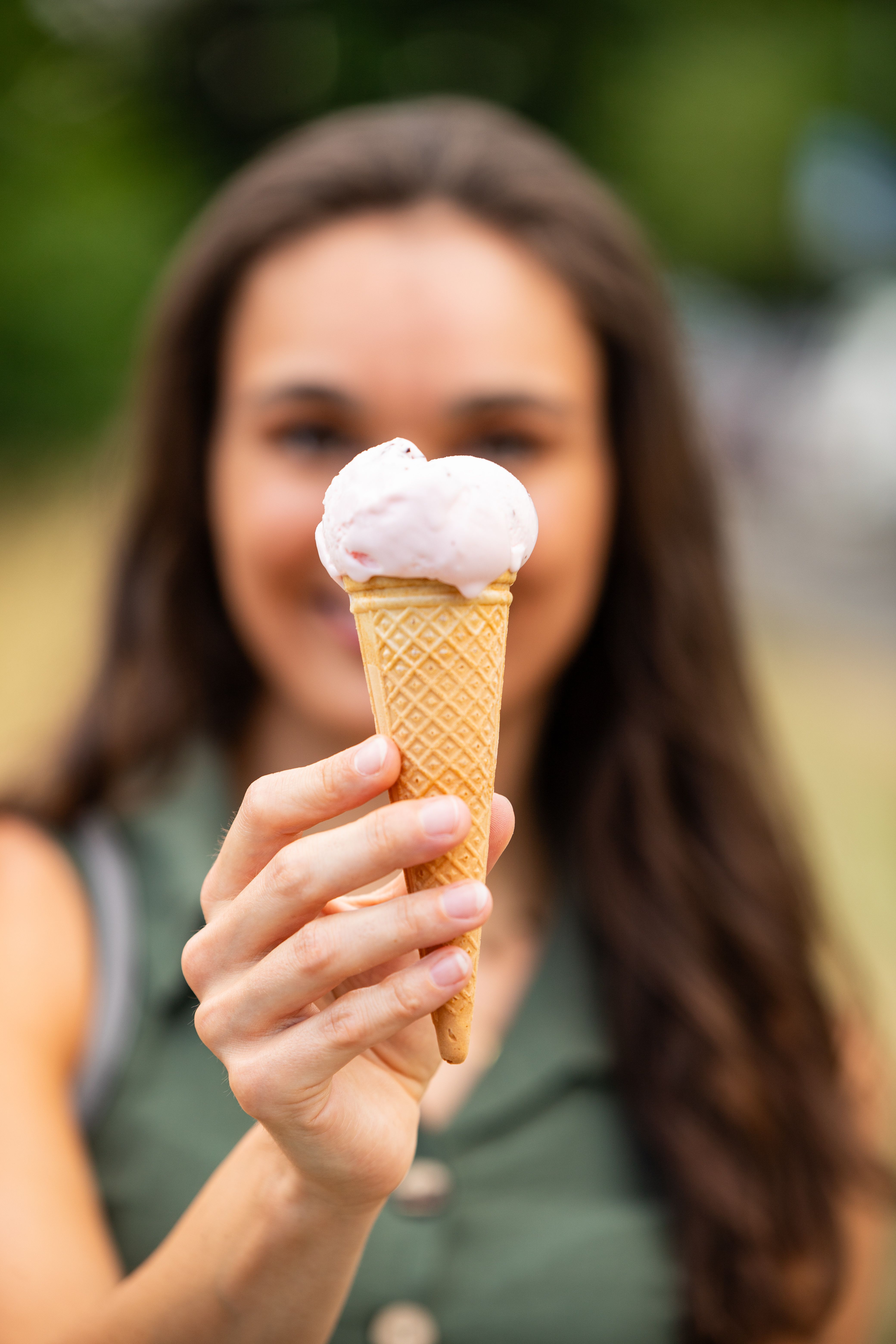People Eating Ice Cream Photos, Download The BEST Free People Eating ...