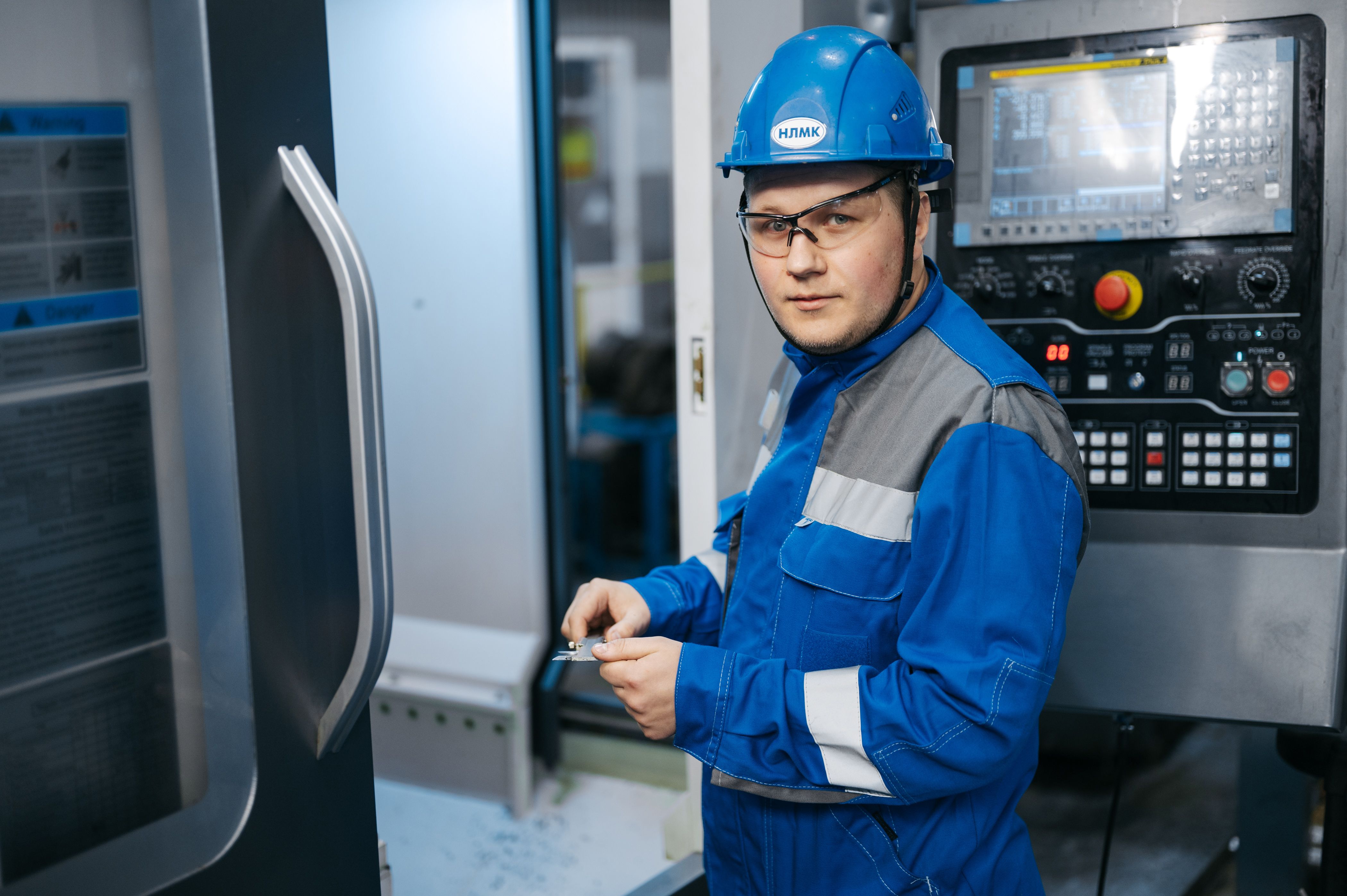 Industrial engineer operating CNC machine in factory · Free Stock Photo