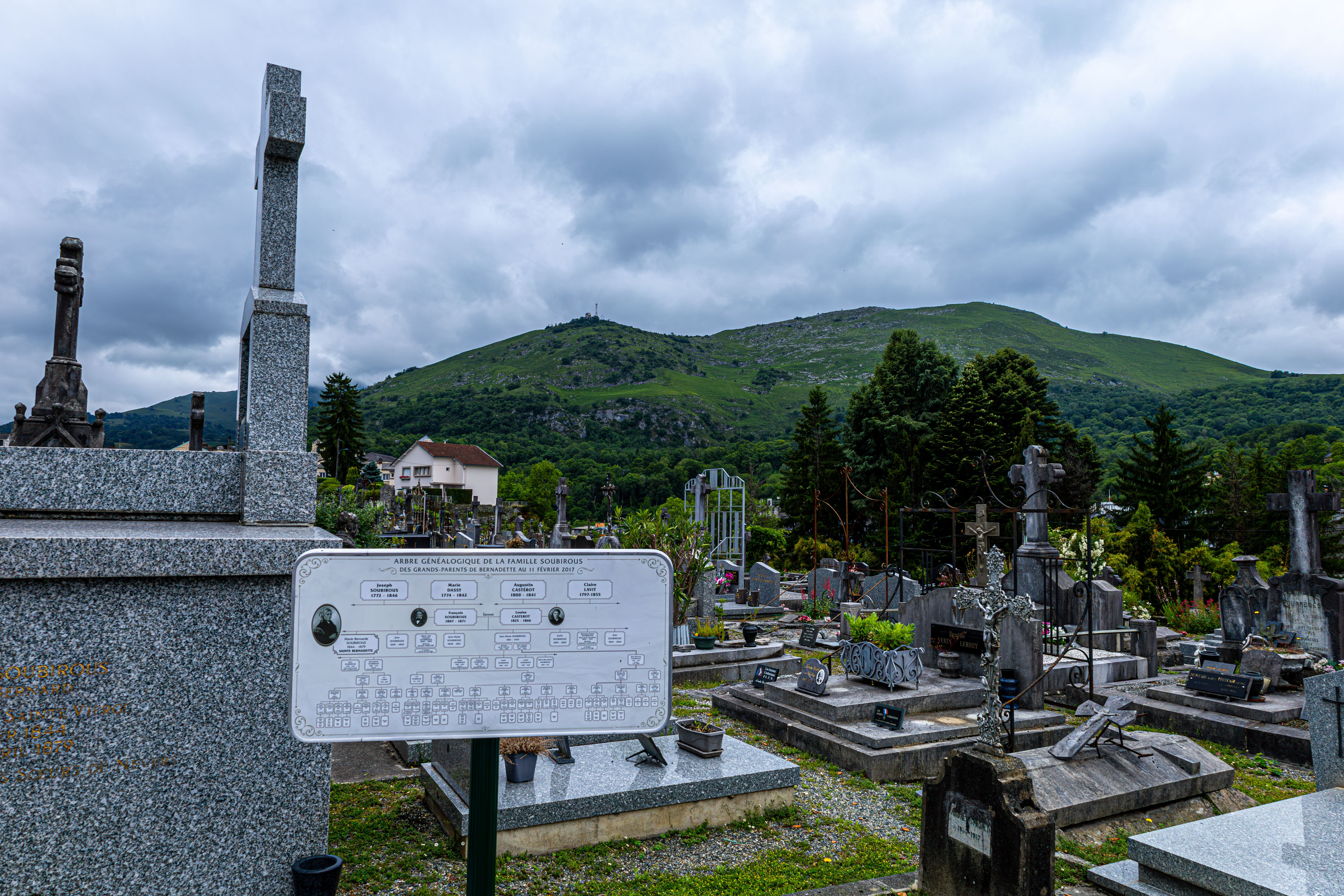 Gravestones Photos, Download The BEST Free Gravestones Stock Photos ...