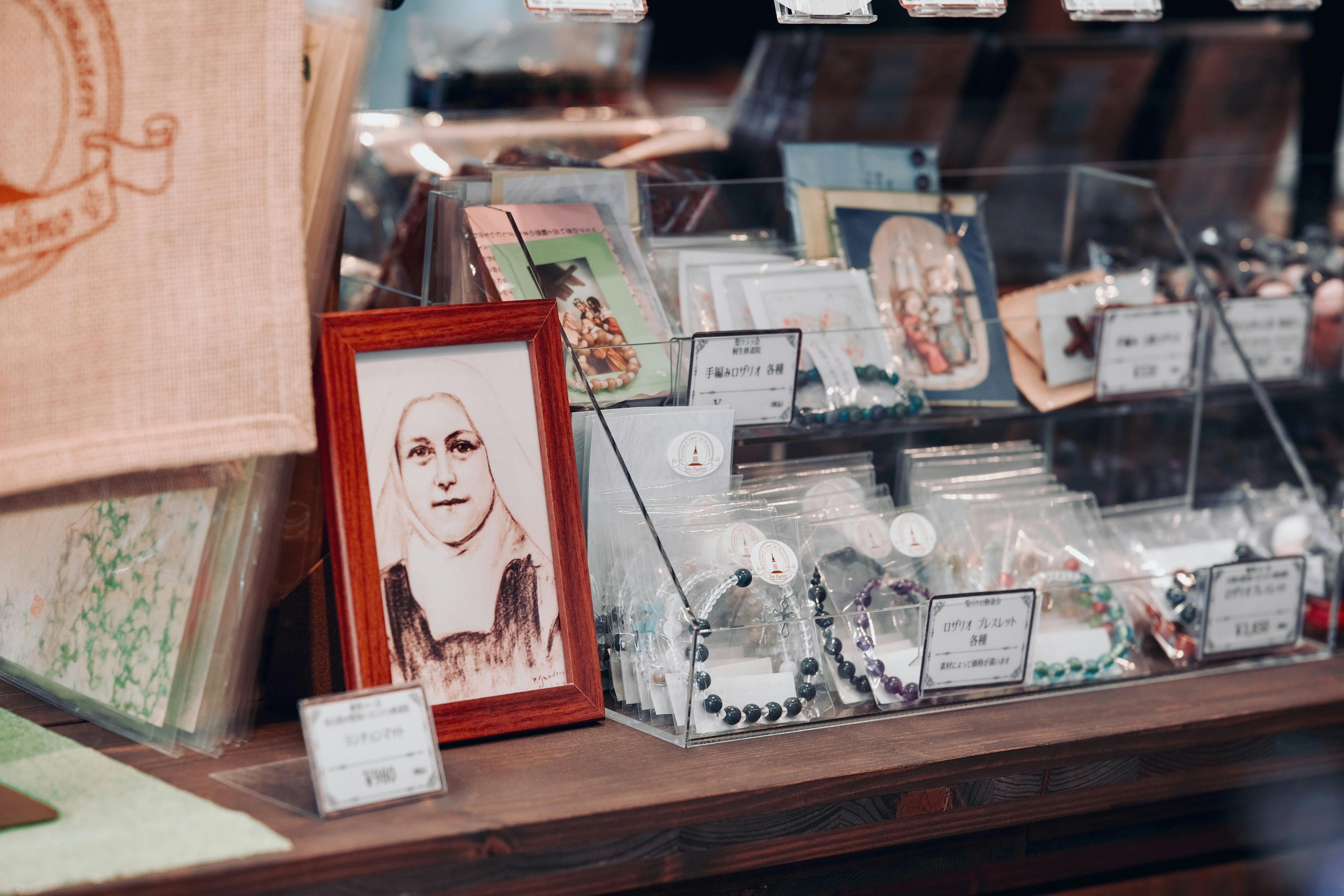 Merchandise Photos, Download The BEST Free Merchandise Stock Photos ...