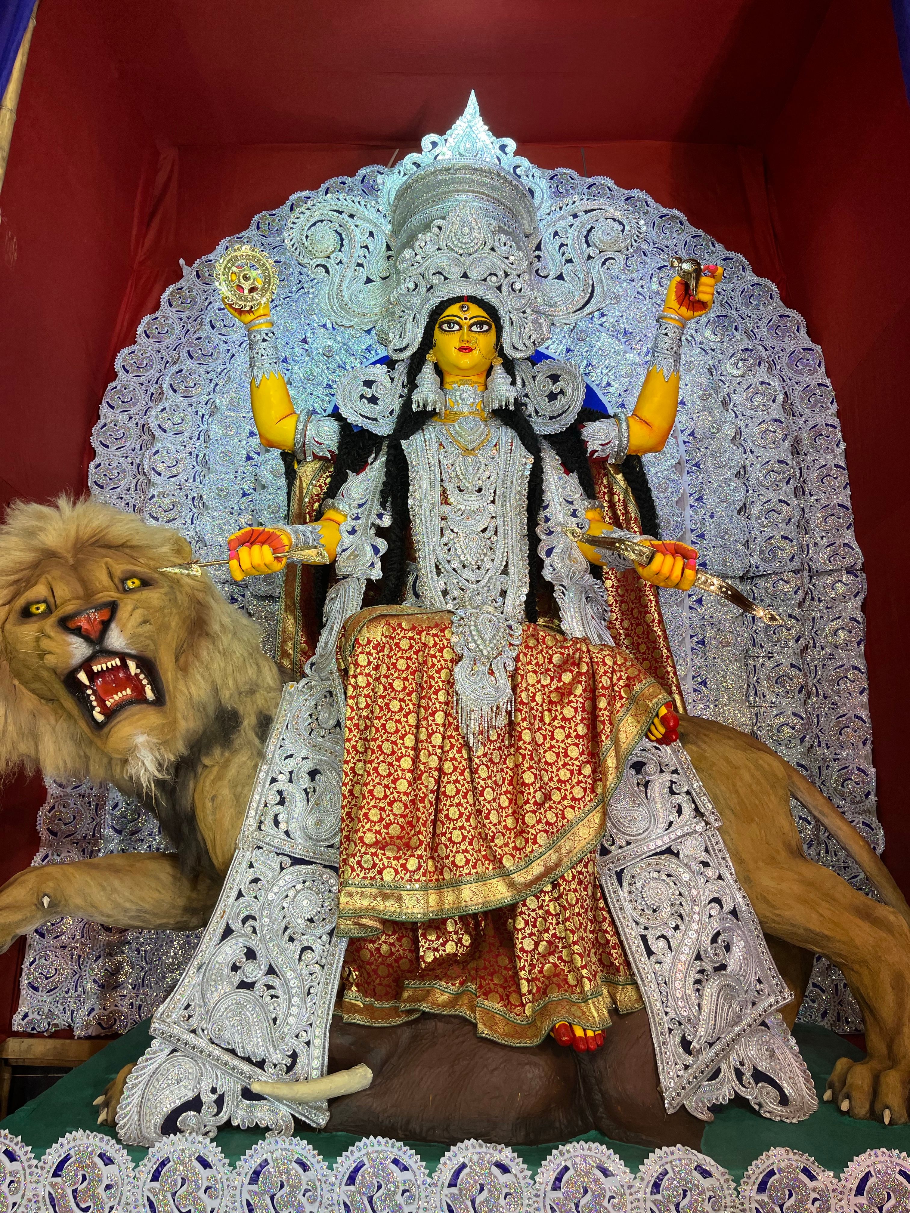 Majestic Durga Idol with Lion in Kolkata Pandal · Free Stock Photo