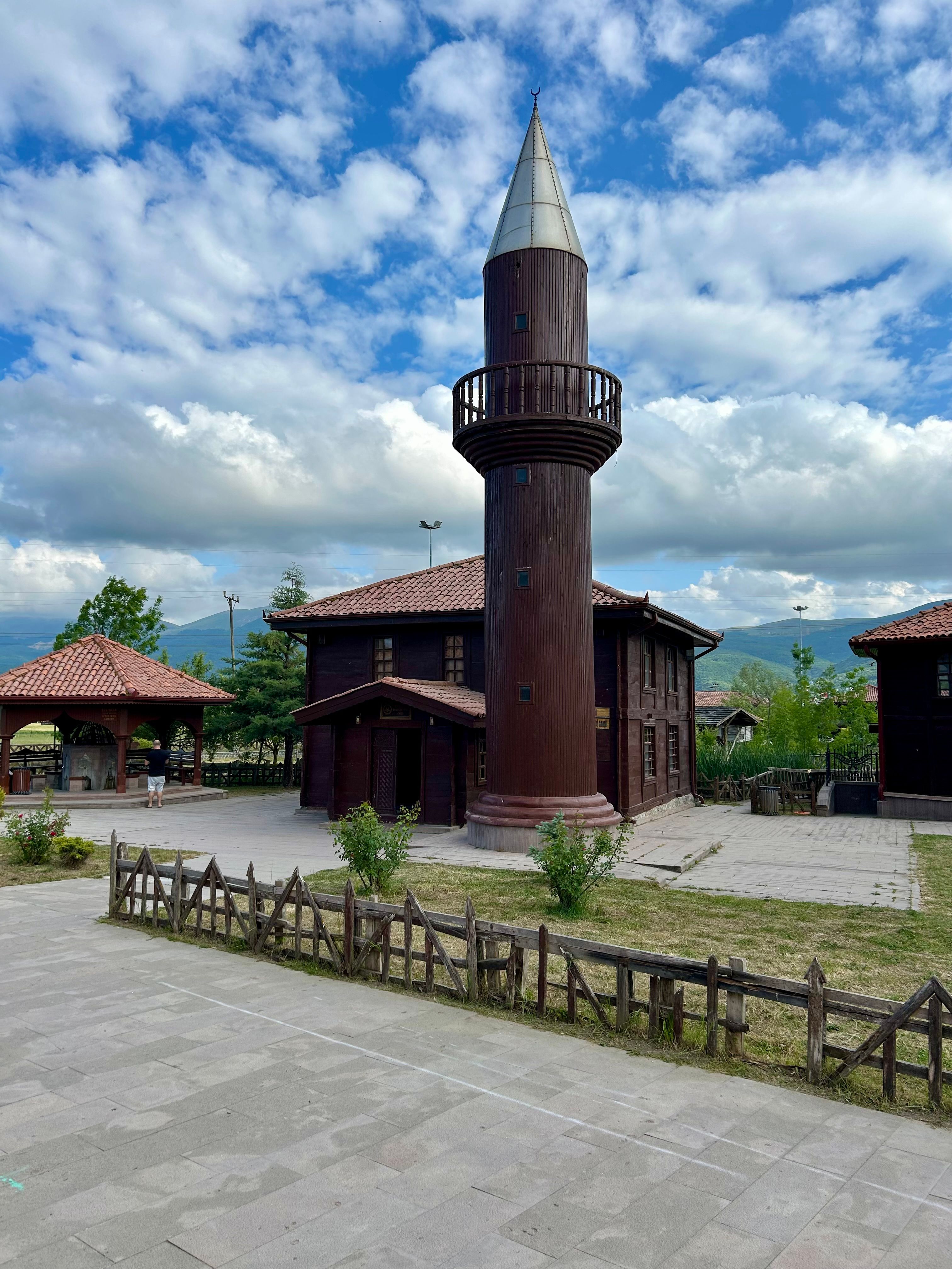 Menara Kayu Unik Dengan Arsitektur Pedesaan · Foto Stok Gratis