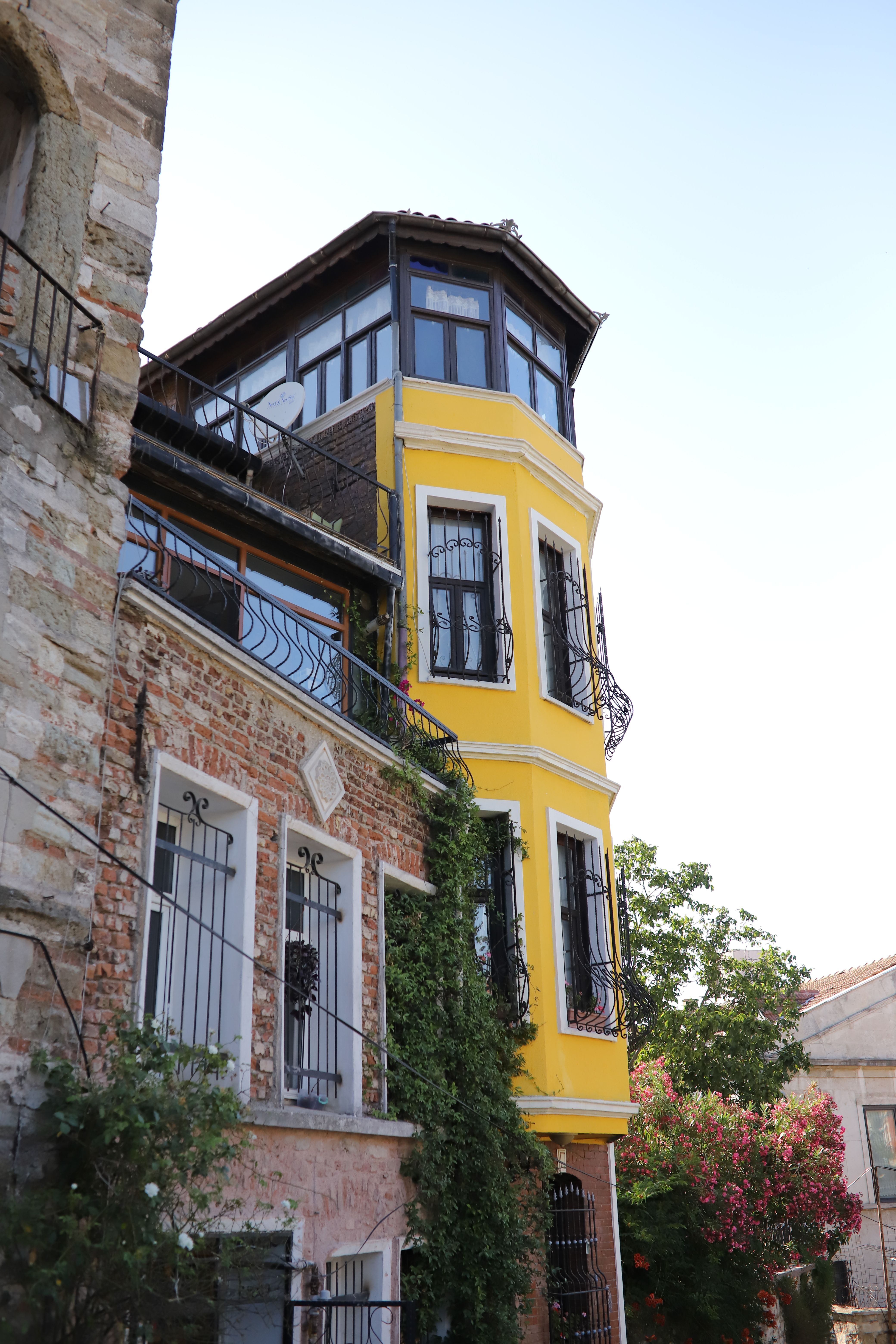 Charming Yellow House in Historic Istanbul · Free Stock Photo