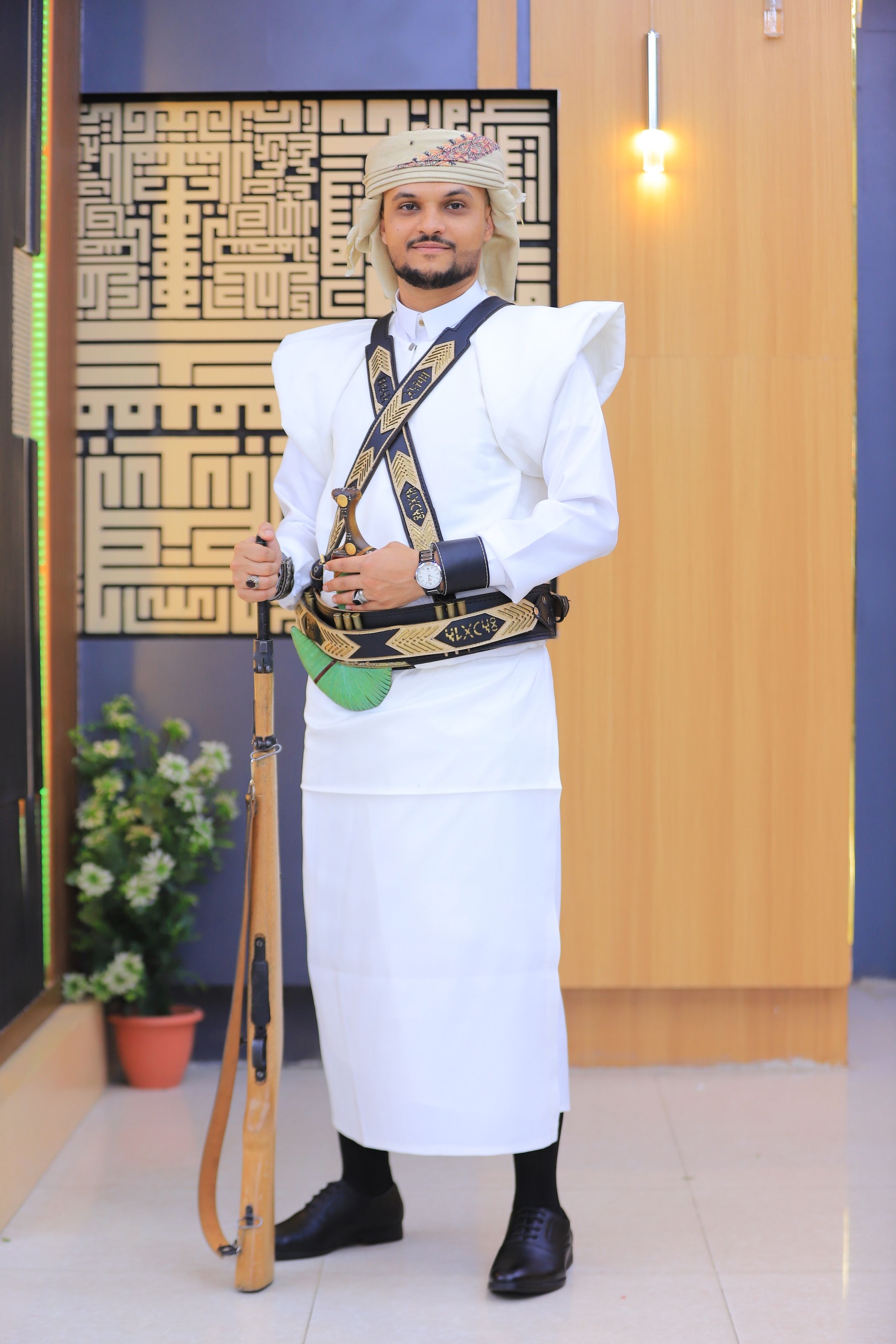 Traje E Decoração Tradicional Iemenita Em Ta'izz · Foto profissional ...