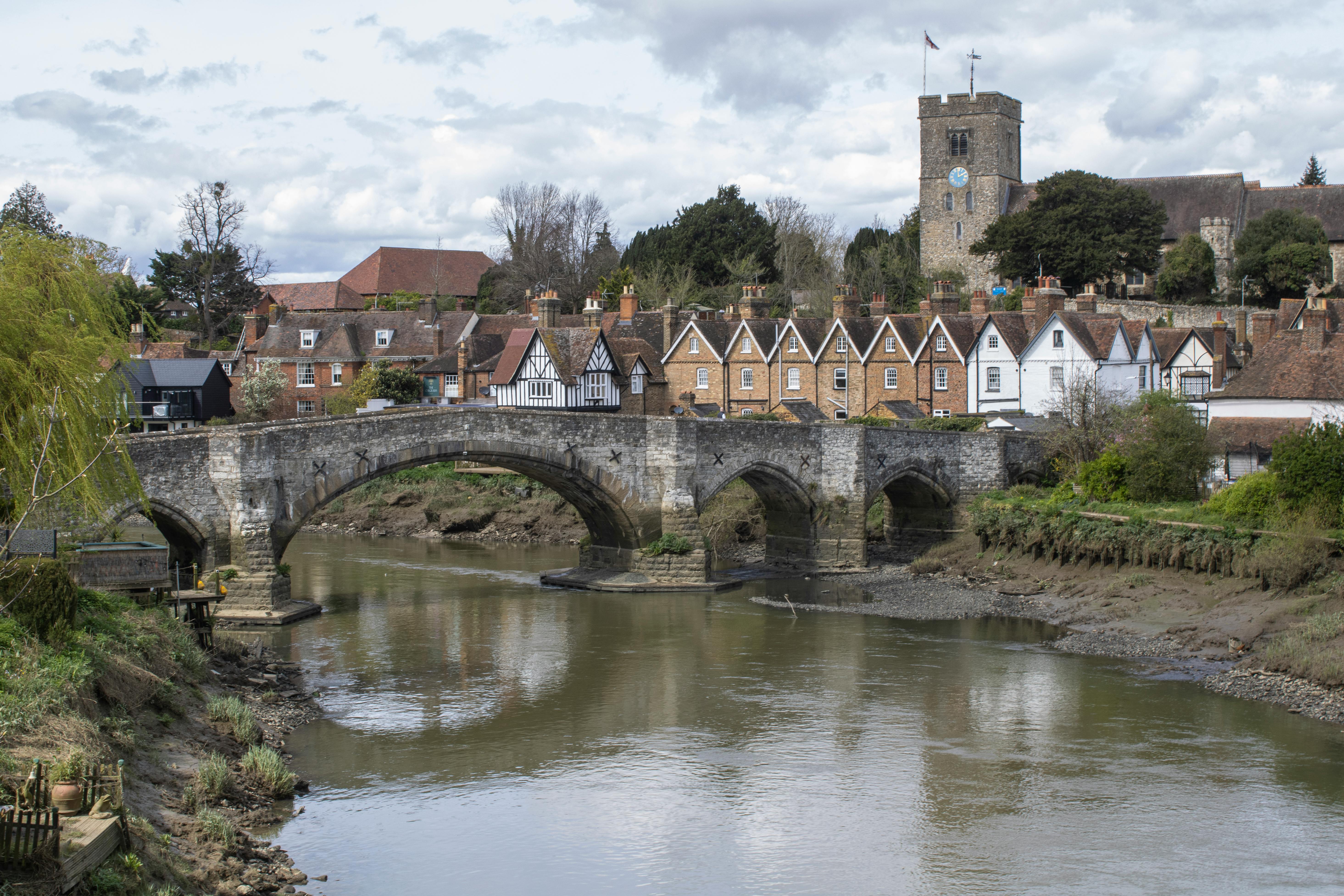 Historic Aylesford Bridge Over River Medway in Spring · Free Stock Photo