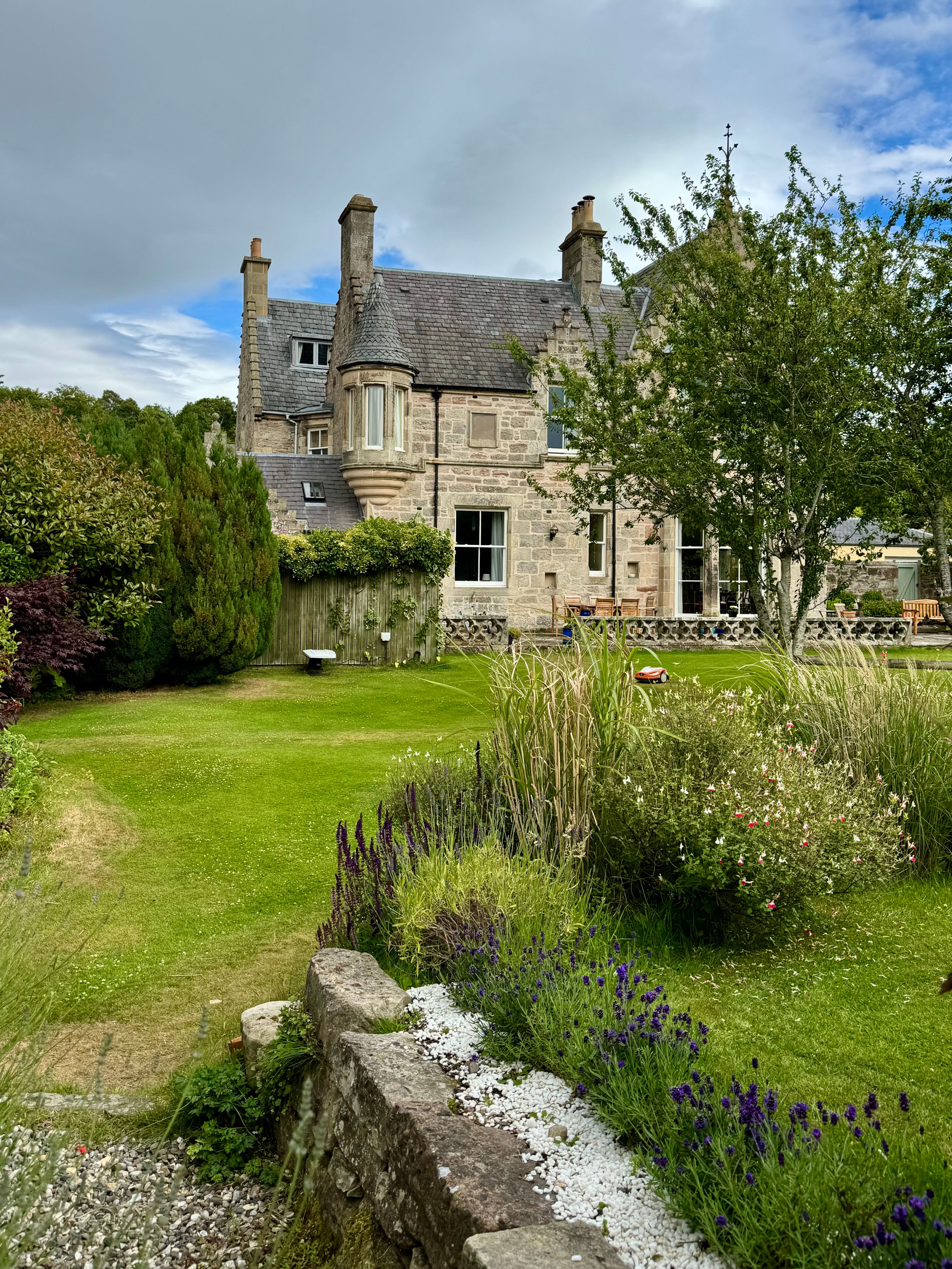 Charming Stone House in Inverness Garden Setting · Free Stock Photo