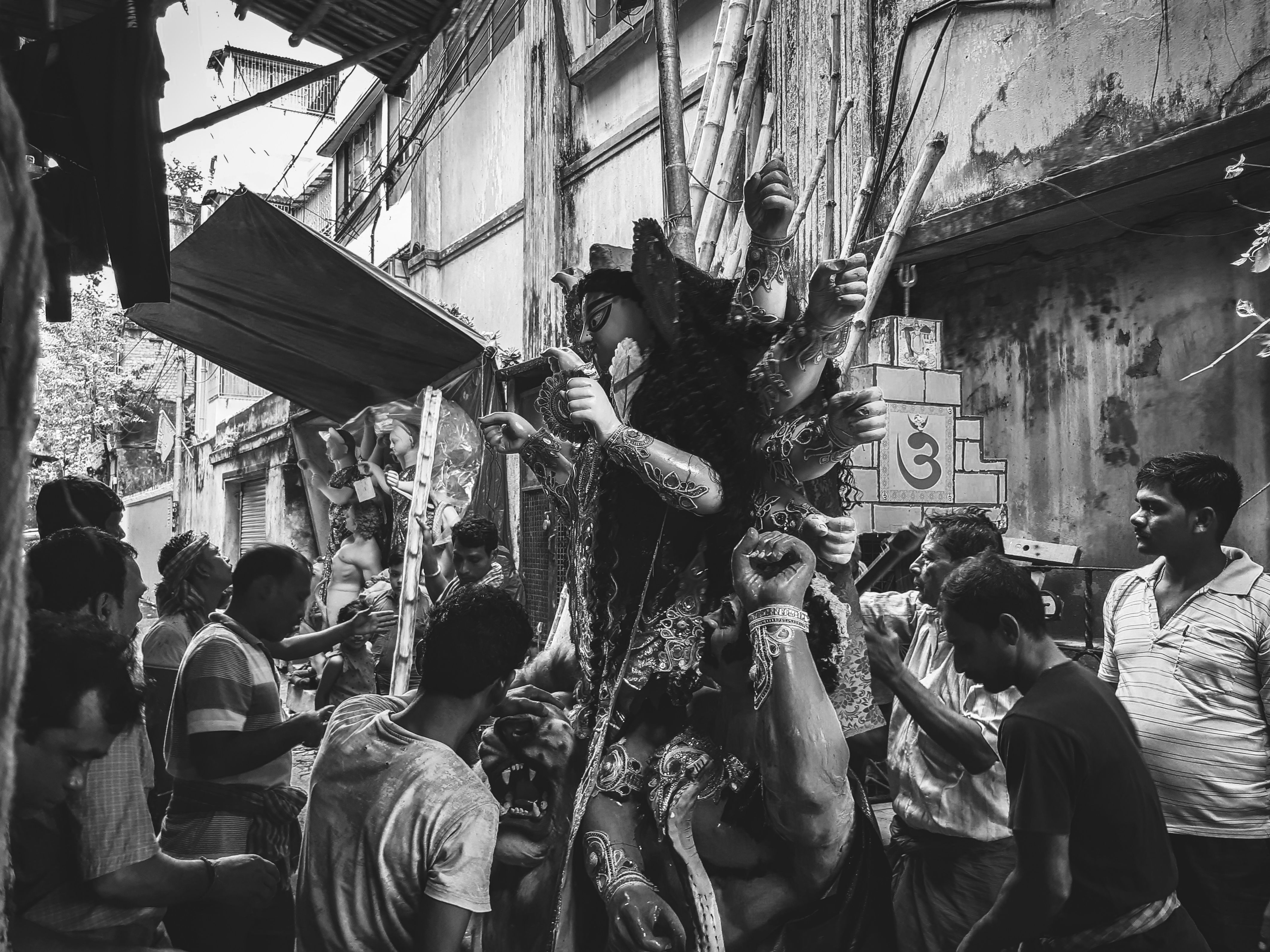 Fabrication D'une Idole De La Déesse Durga Dans Un Atelier De Calcutta ...