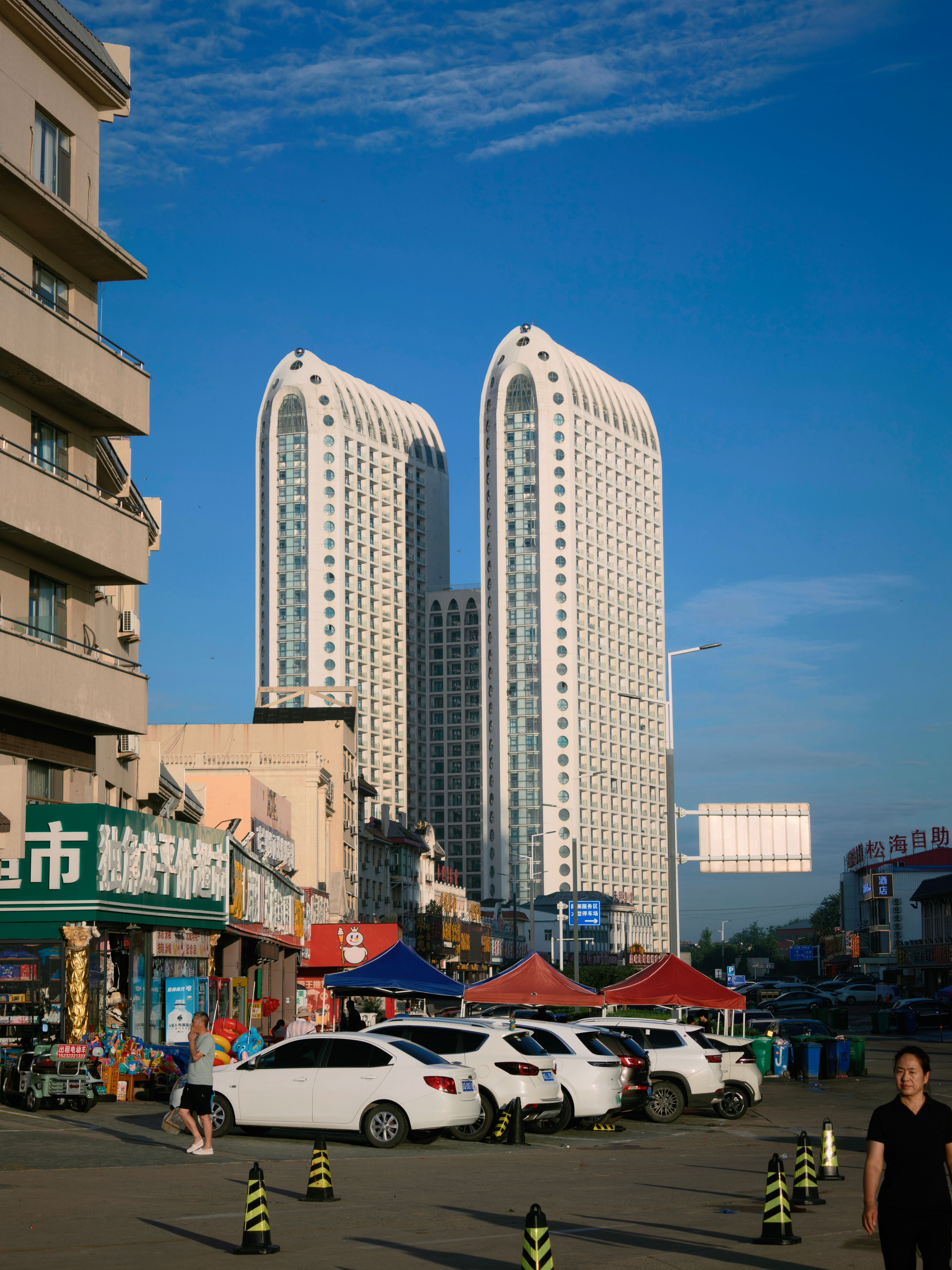 Modern Twin Towers in Urban Chinese Setting · Free Stock Photo