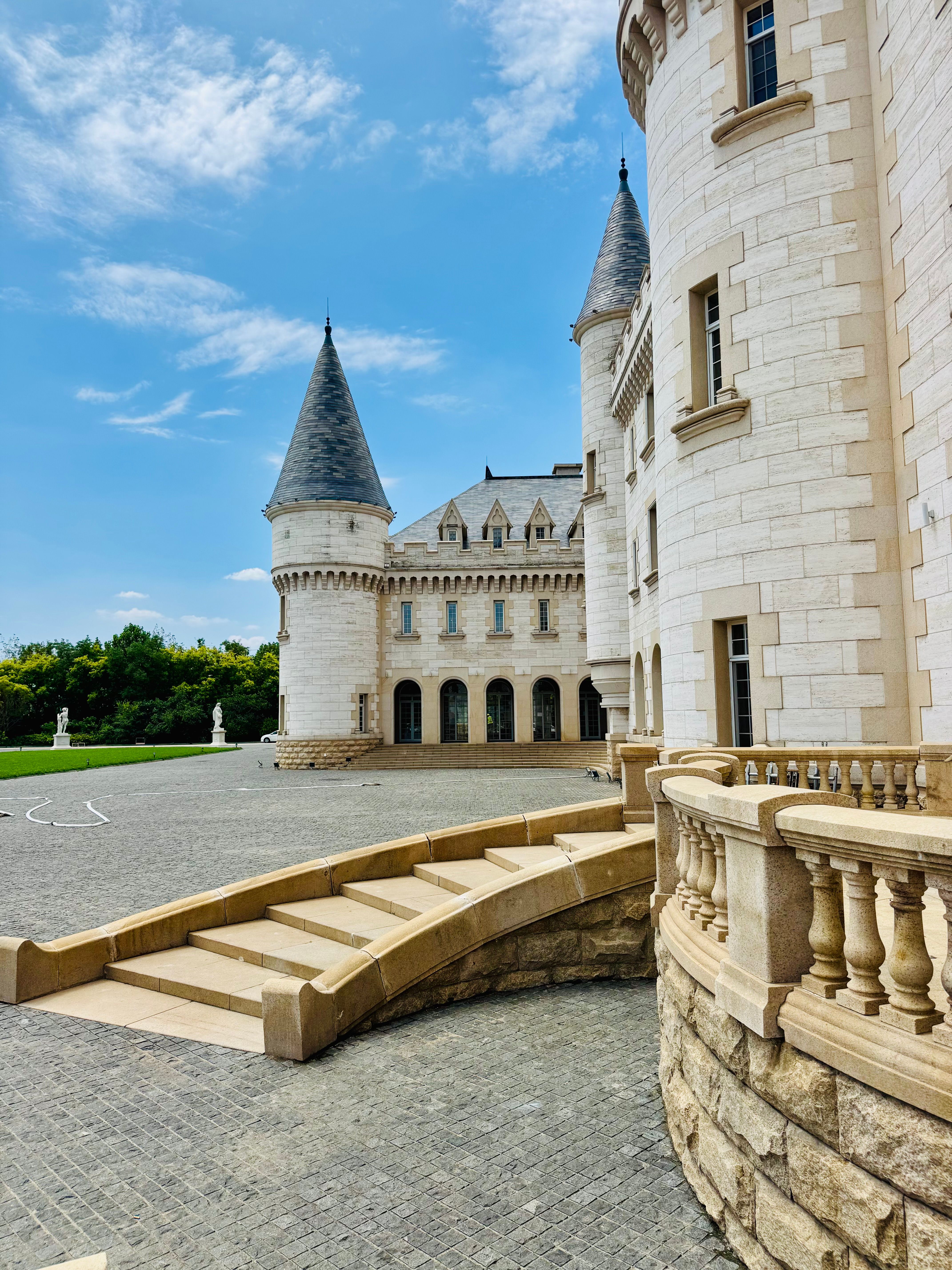 Elegant European-Style Castle on a Bright Day · Free Stock Photo