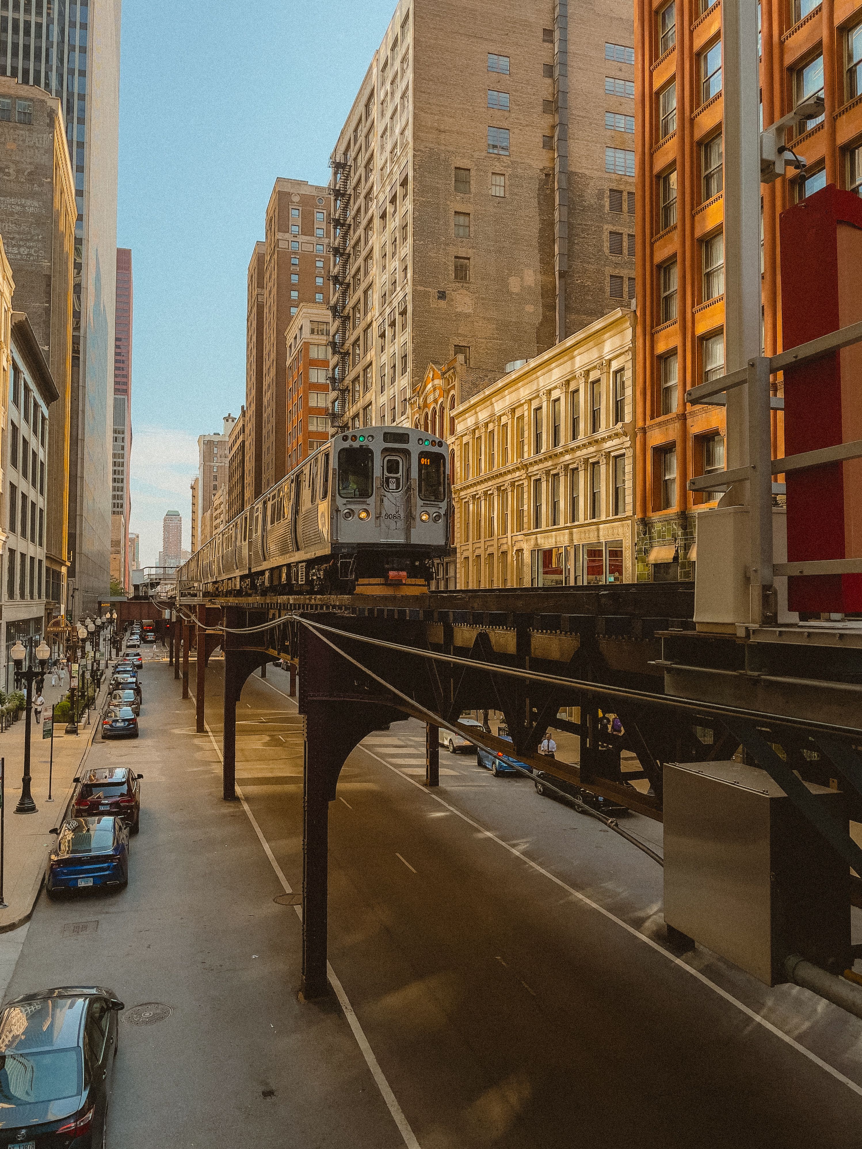 Chicago Elevated Train in Urban Cityscape · Free Stock Photo