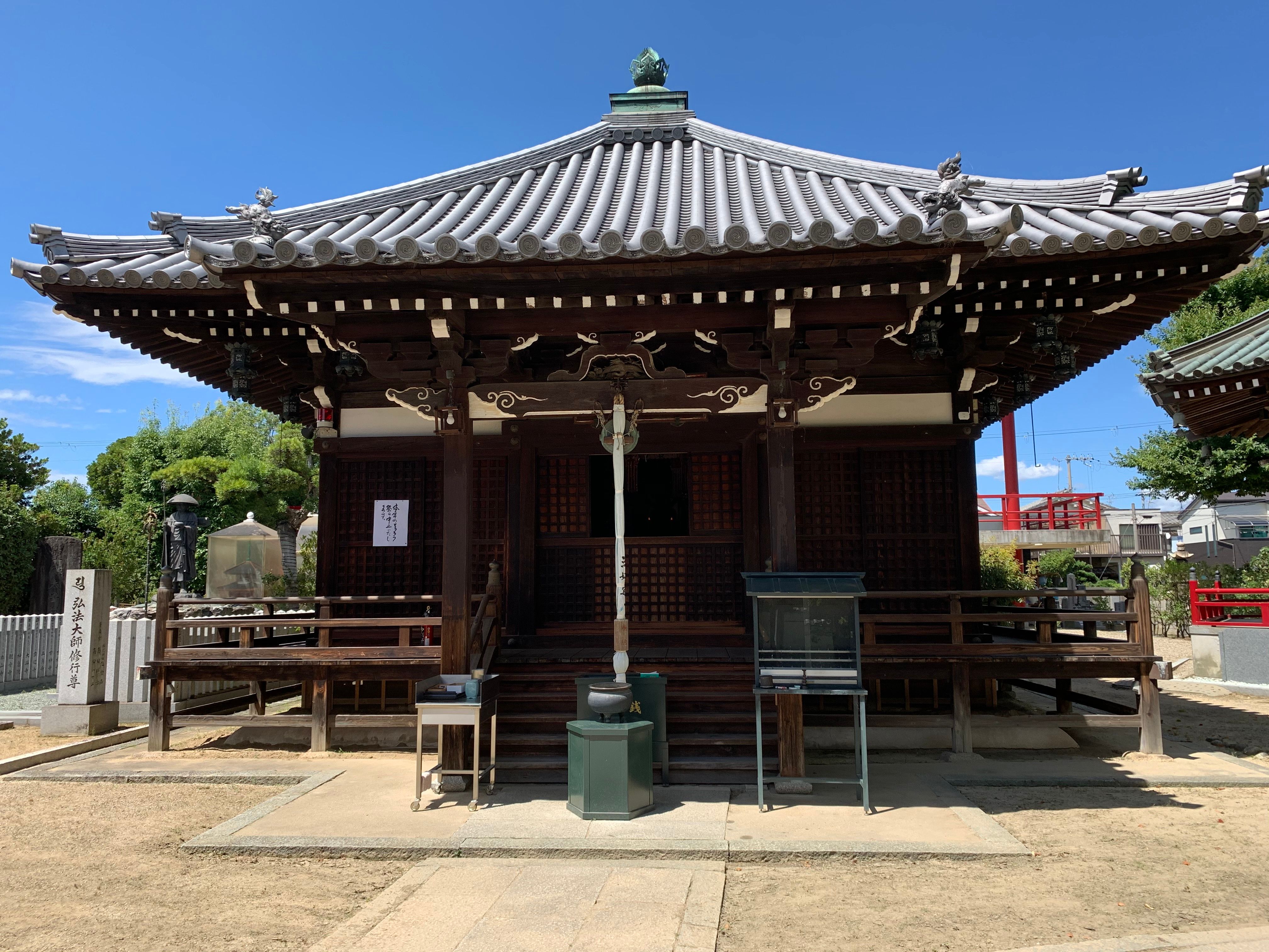 Traditional Japanese Temple in Vibrant Setting · Free Stock Photo