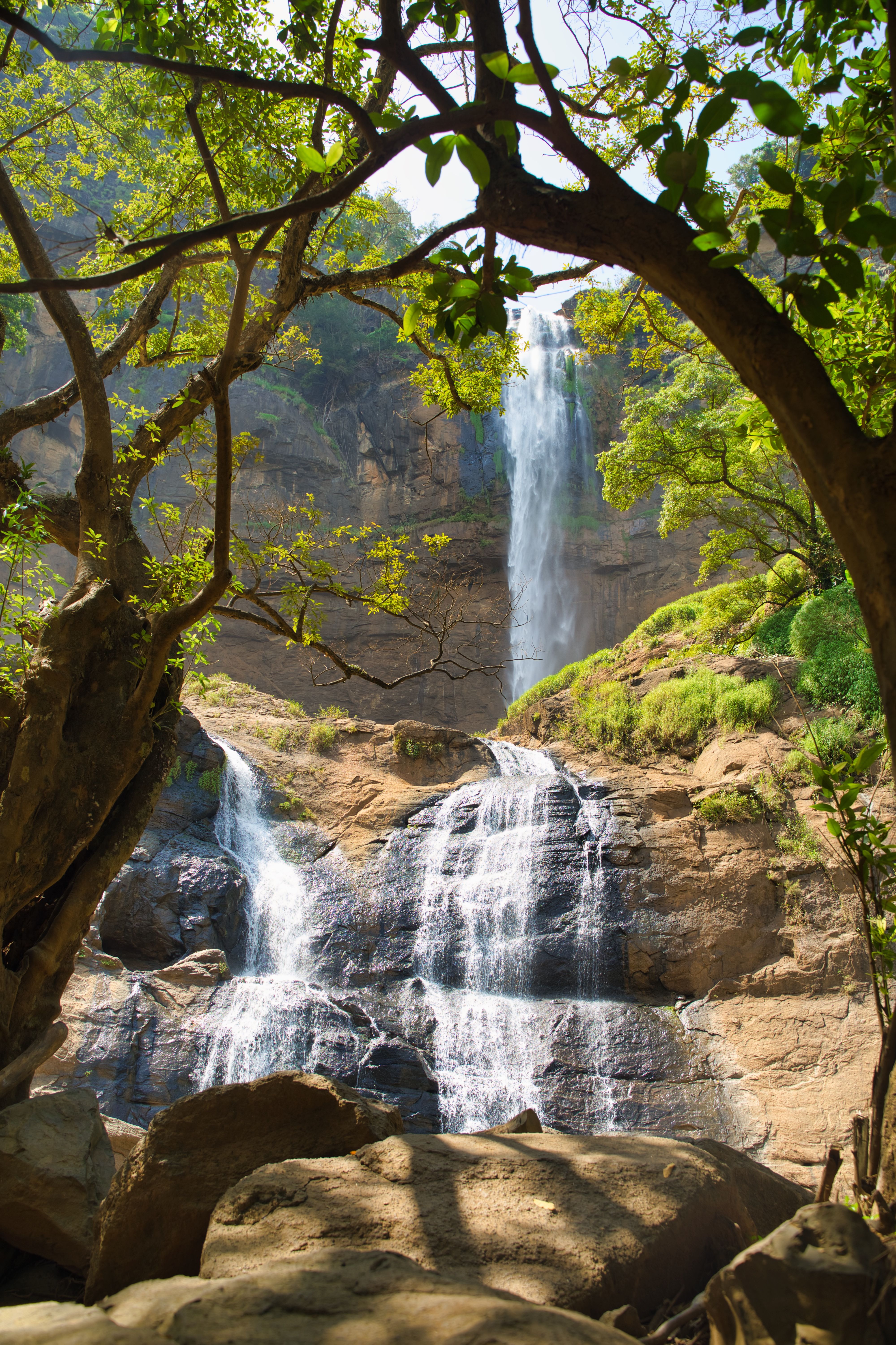 Air Terjun Curug Awang Yang Megah Di Jawa Barat · Foto Stok Gratis
