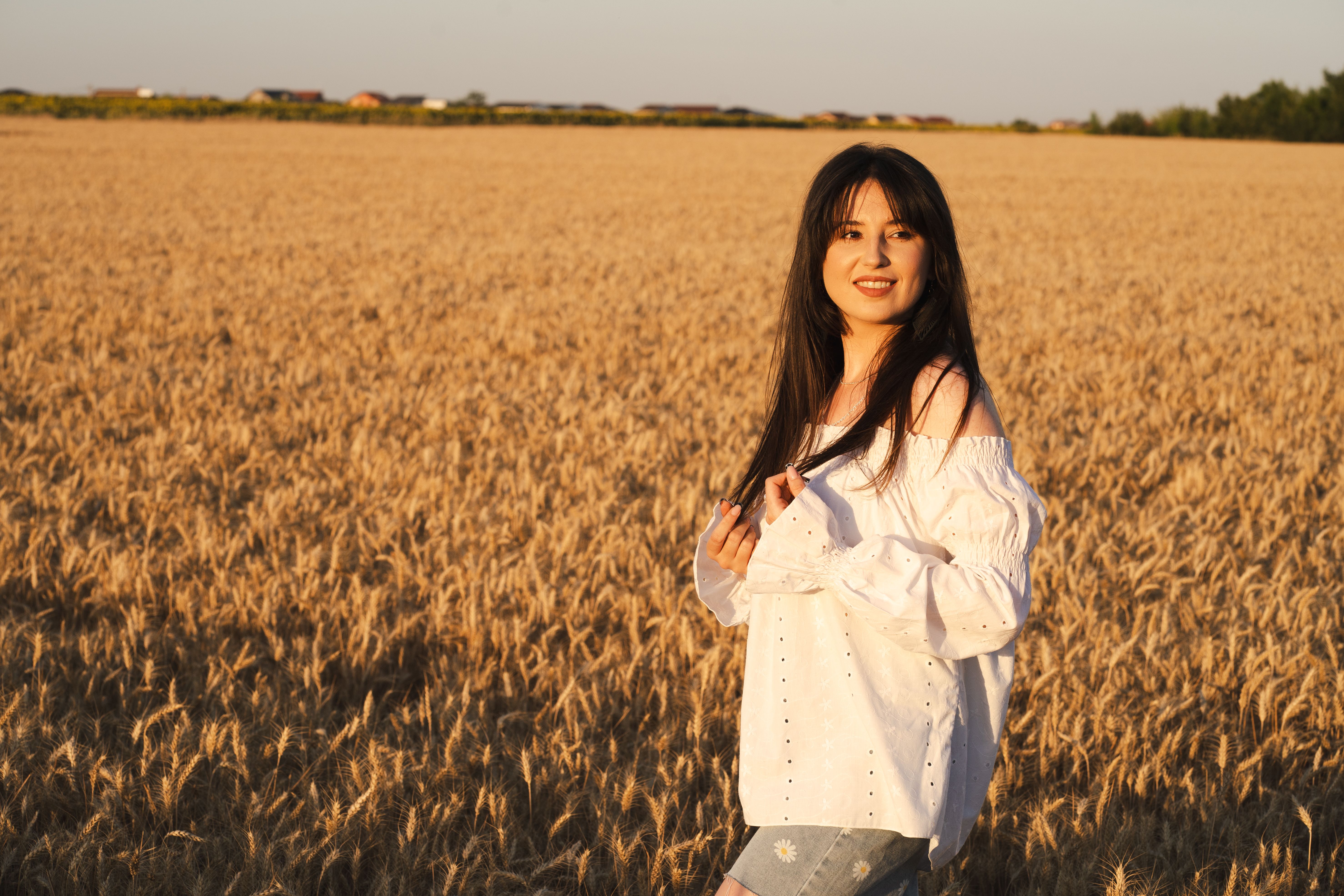 Girl Field Photos, Download The BEST Free Girl Field Stock Photos & HD ...