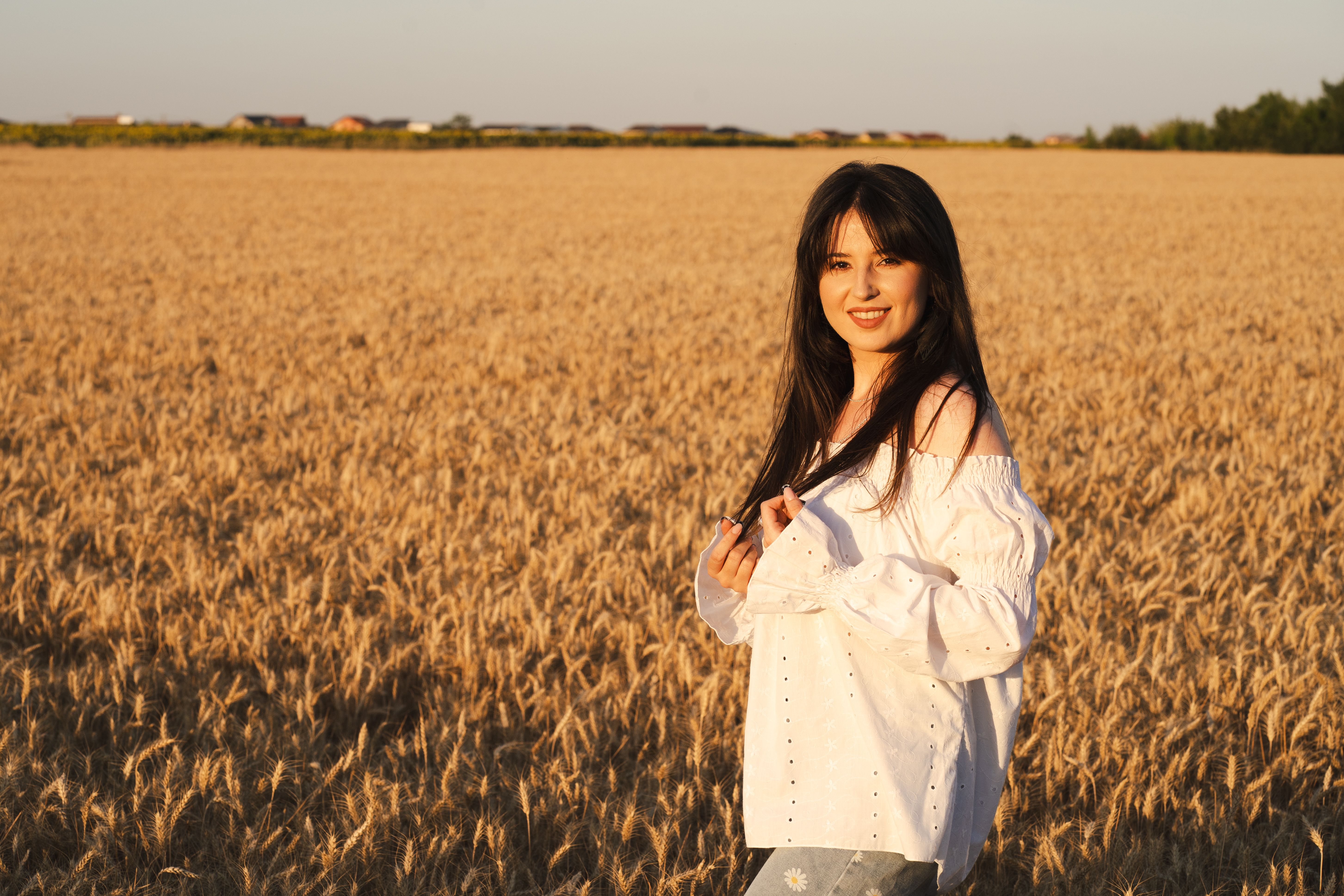 Girl Field Photos, Download The BEST Free Girl Field Stock Photos & HD ...