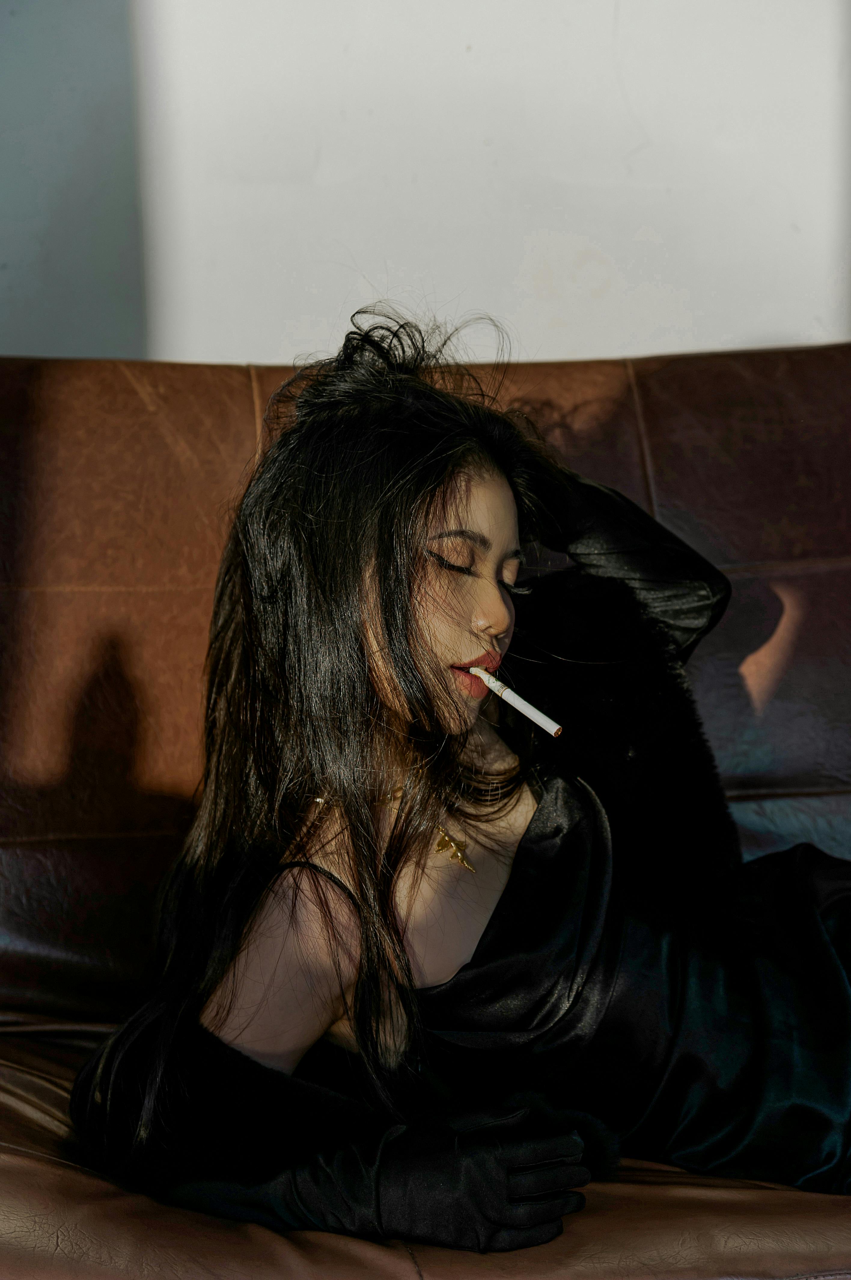 Pose Intime Photos, Download The BEST Free Pose Intime Stock Photos & HD Images