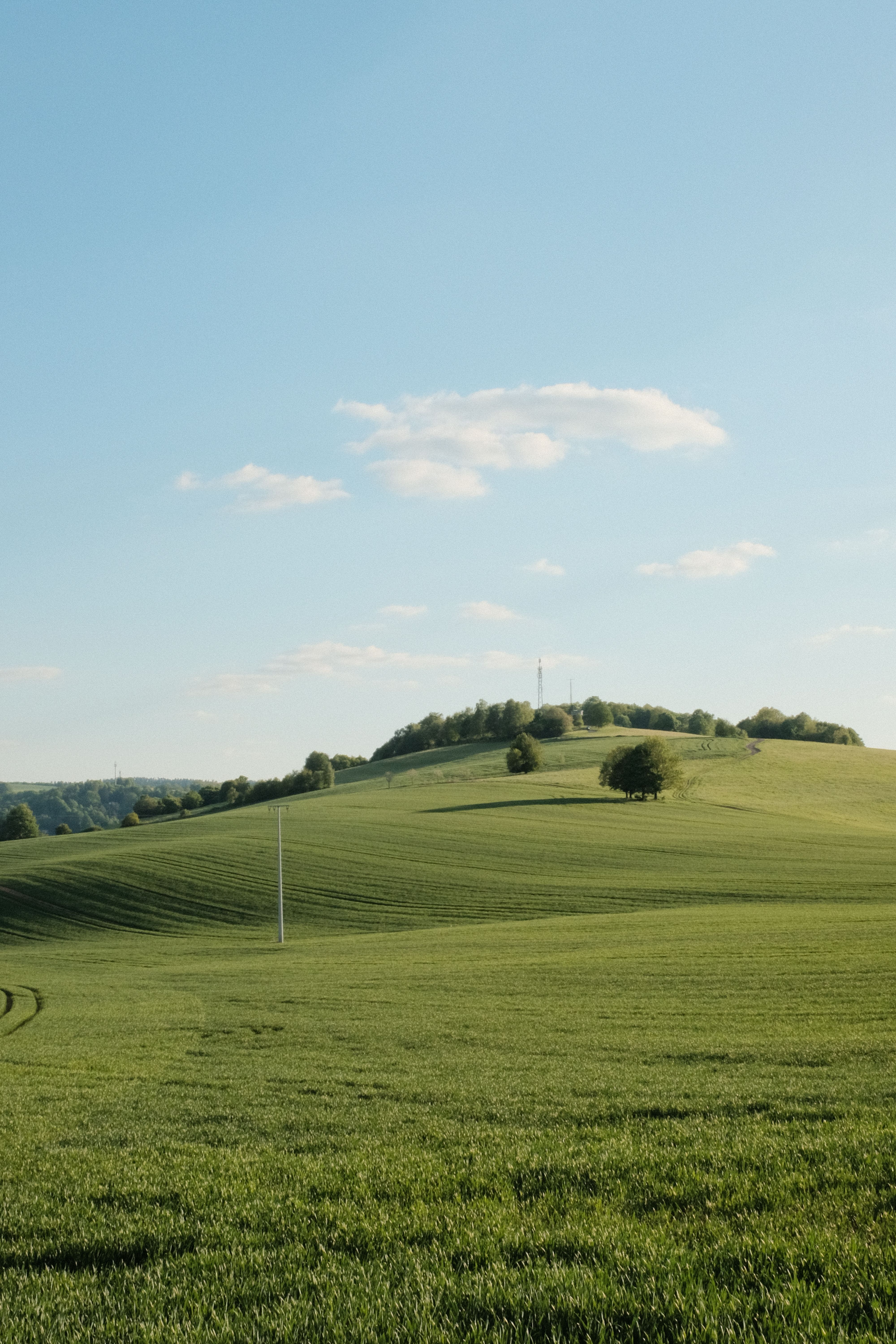 Idyllic Rolling Hills and Clear Sky Landscape View · Free Stock Photo