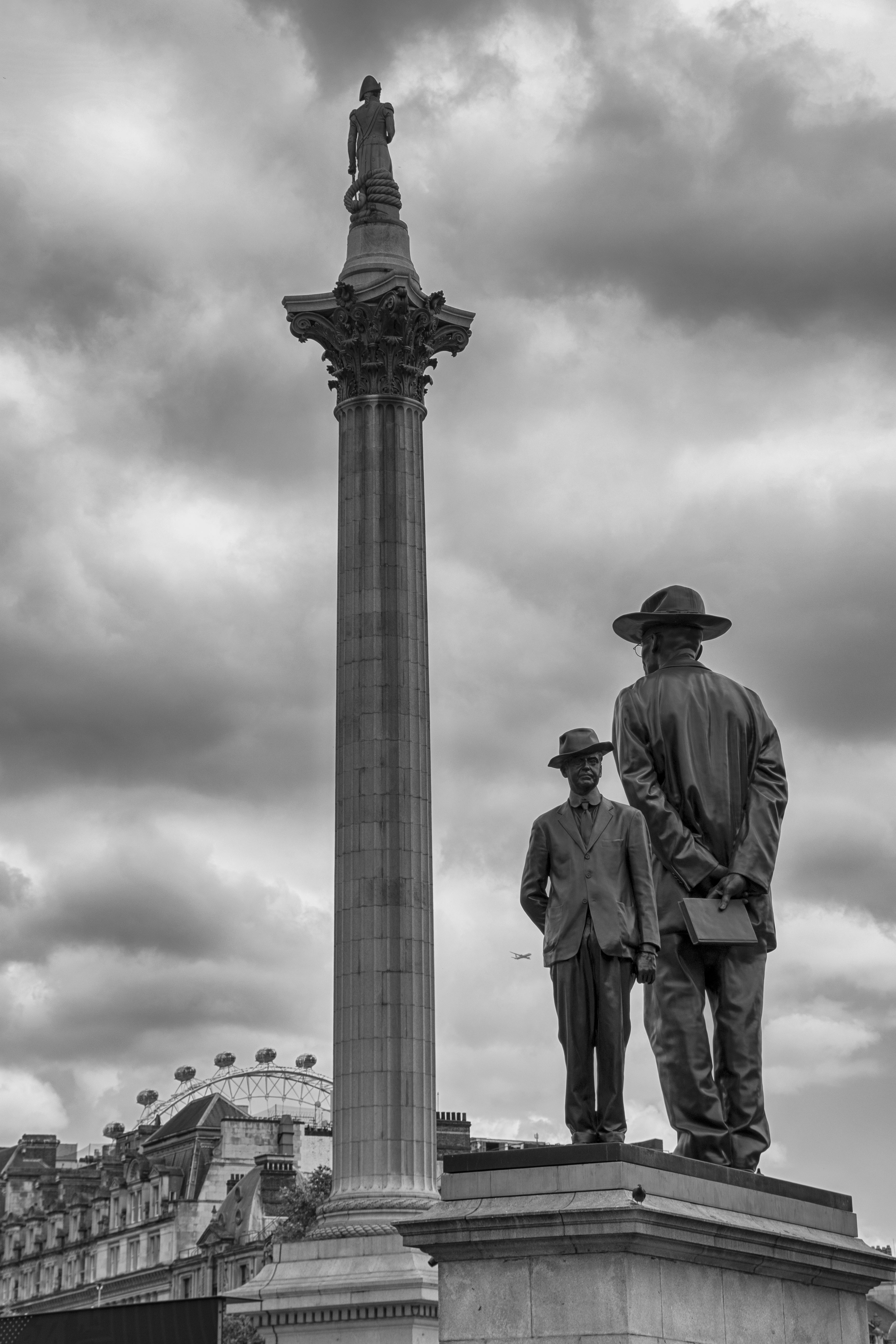 Nelson's Column and Statues in Trafalgar Square · Free Stock Photo