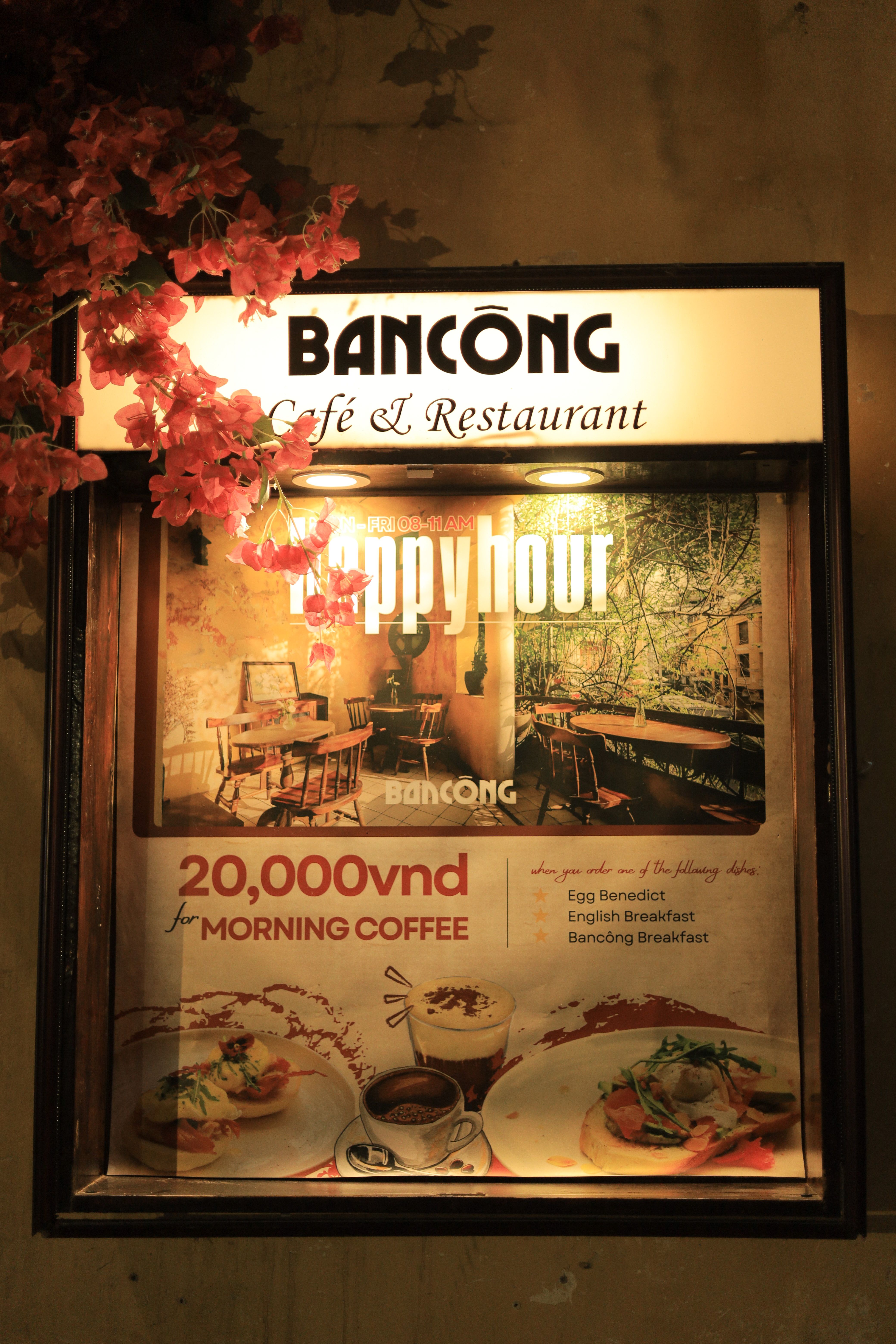 Bâncông Café & Restaurant Sign in Vietnam · Free Stock Photo