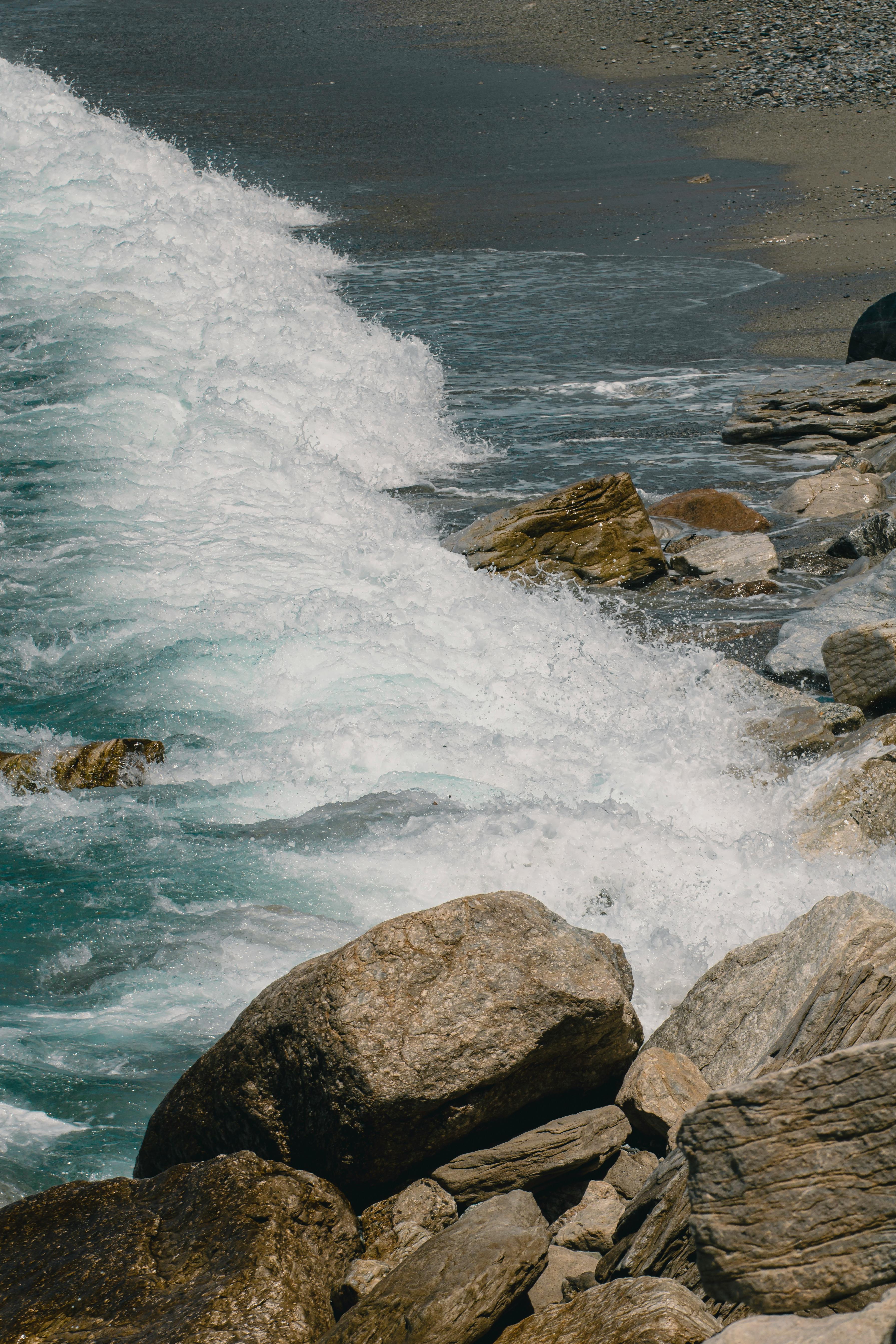 Ocean Hit Rocks Photos, Download The BEST Free Ocean Hit Rocks Stock ...