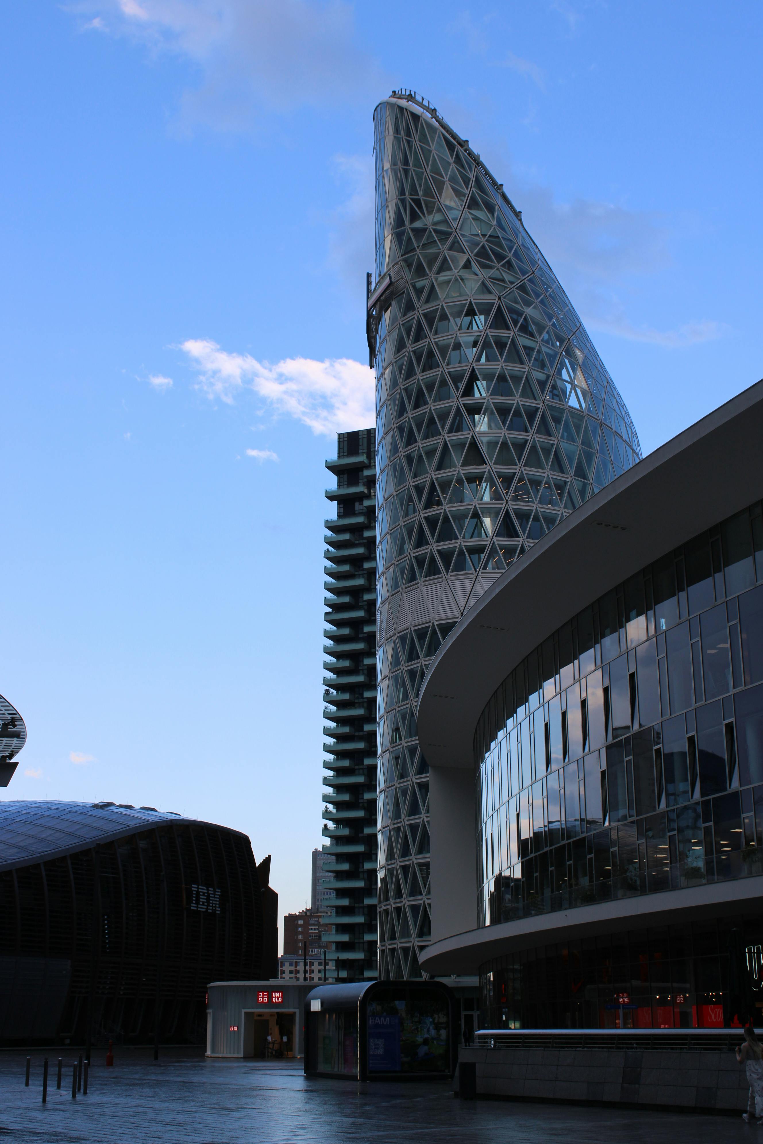 Modern Skyscraper Architecture in Milan · Free Stock Photo