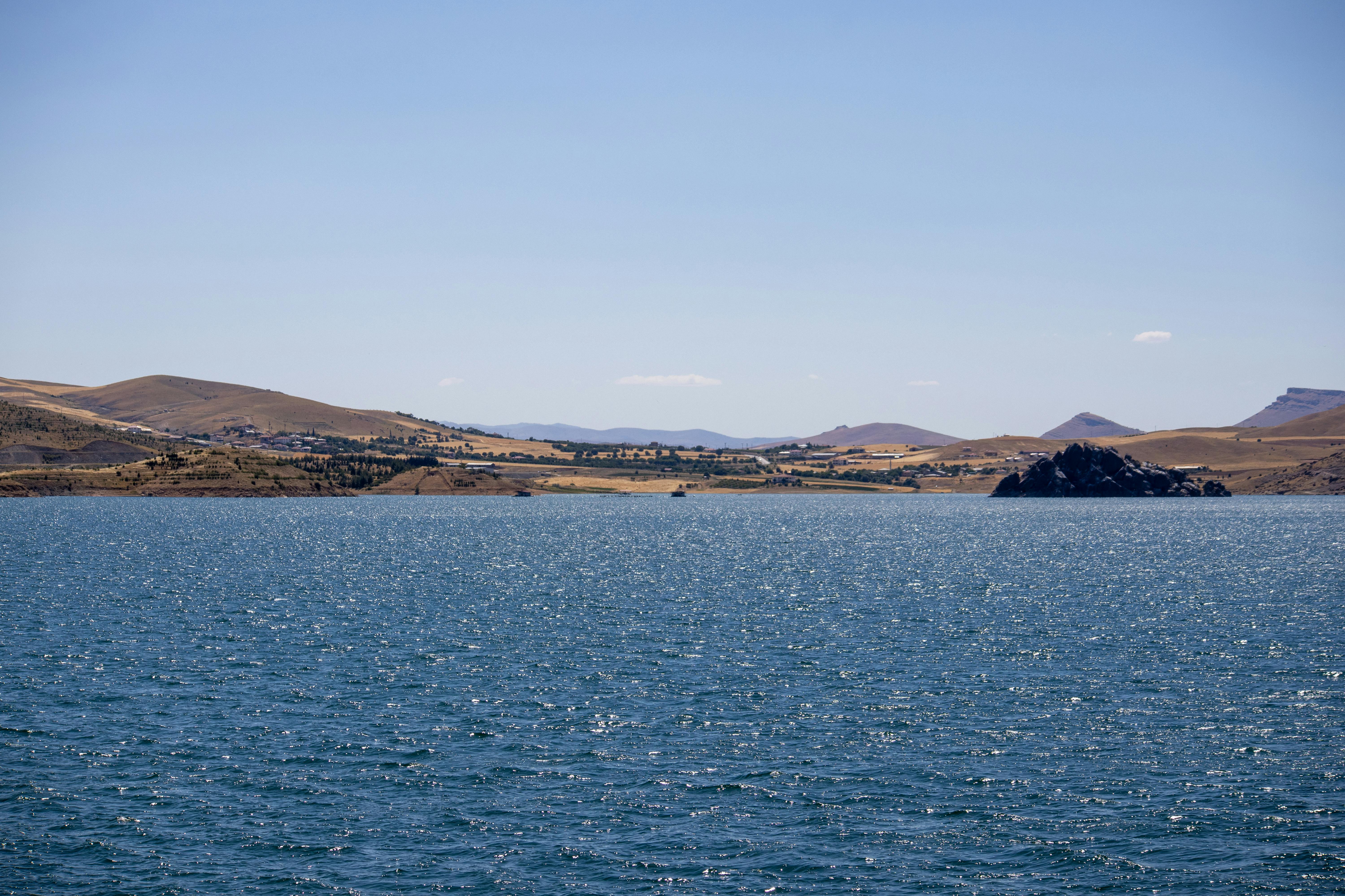 Serene Landscape View of Pertek, Tunceli, Türkiye · Free Stock Photo