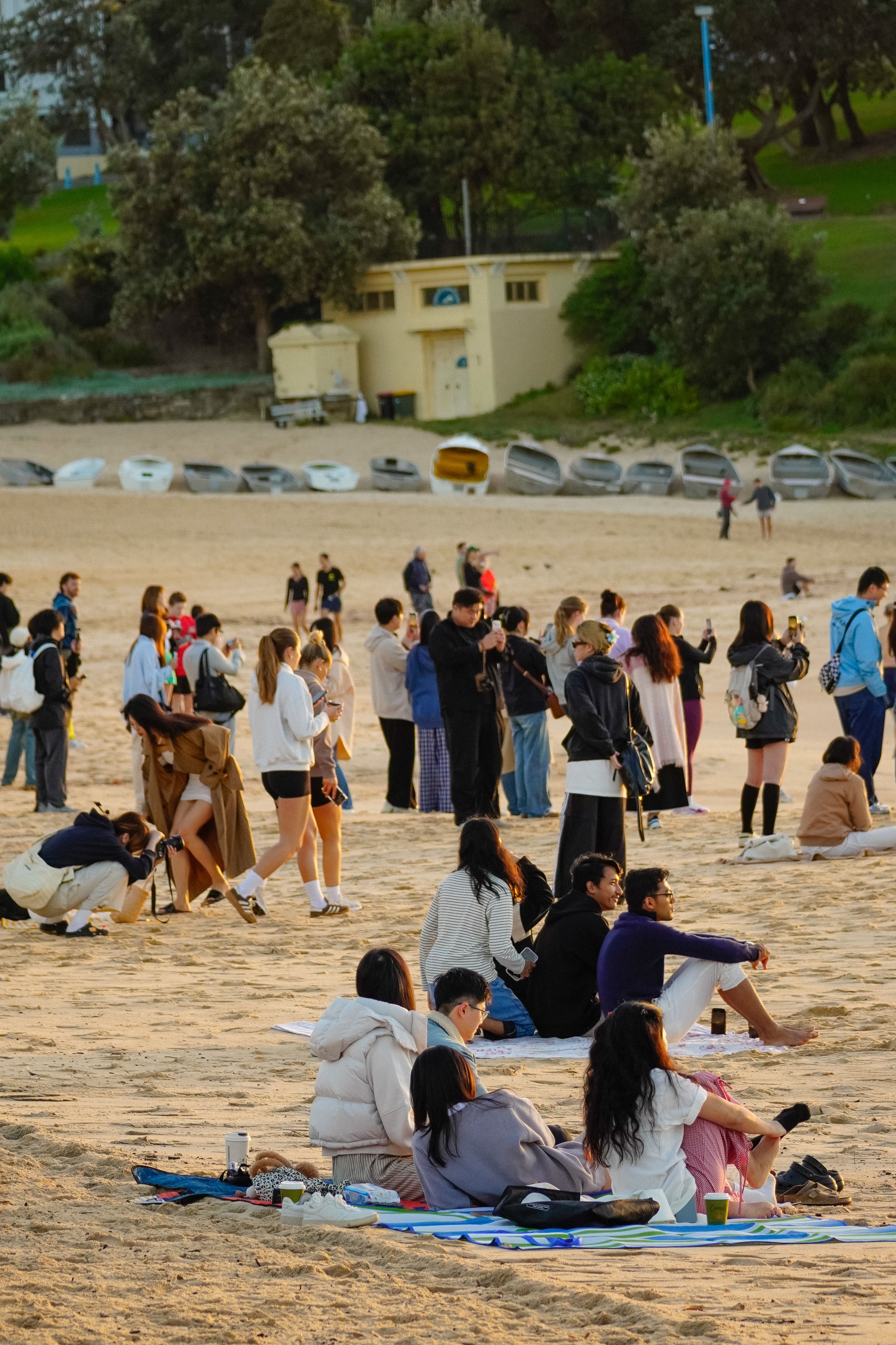 Crowd Beach Photos, Download The BEST Free Crowd Beach Stock Photos ...