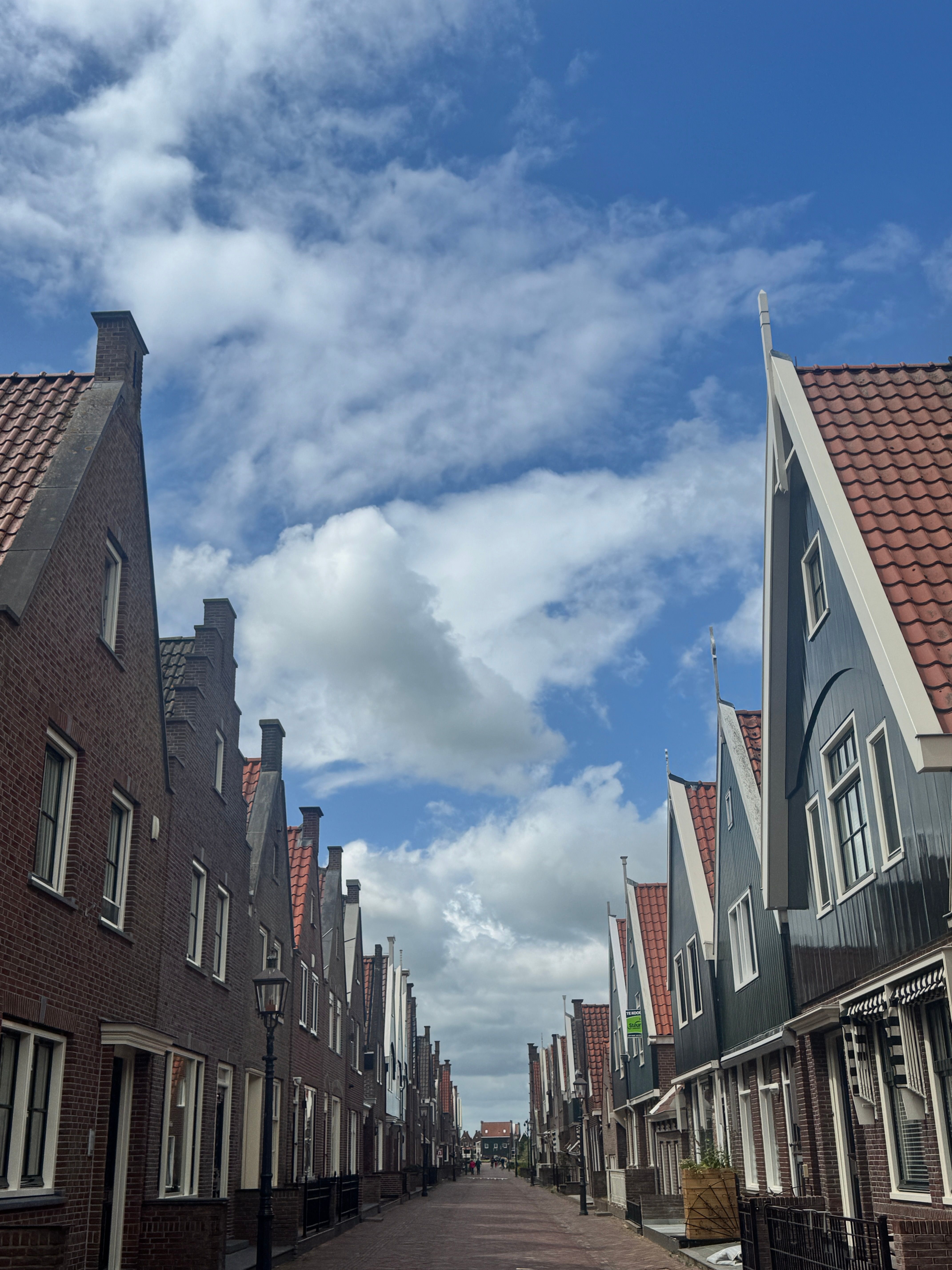 Charming Dutch Street in Volendam, Holland · Free Stock Photo