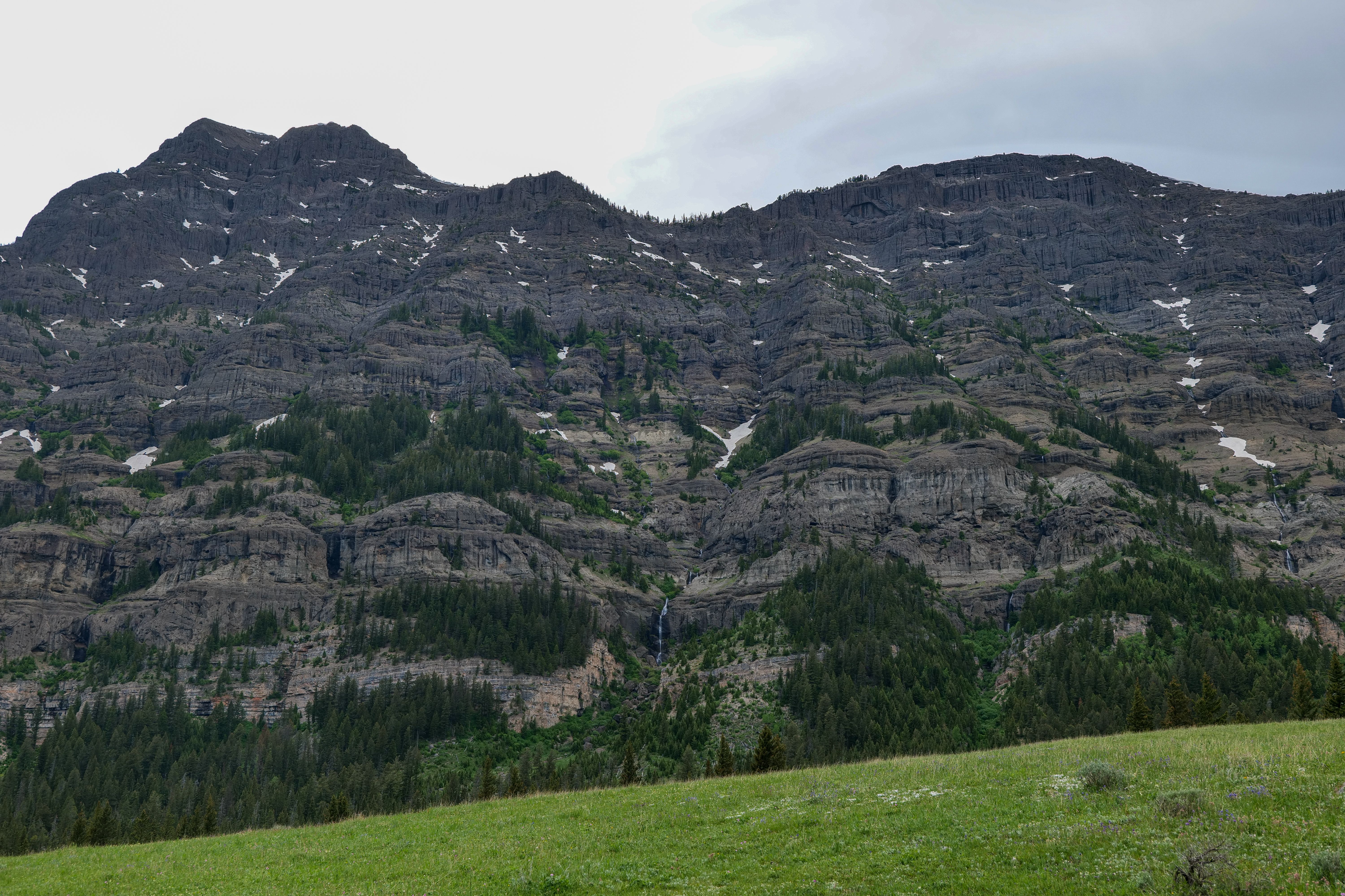 Scenic View of Towering Mountain in Yellowstone · Free Stock Photo