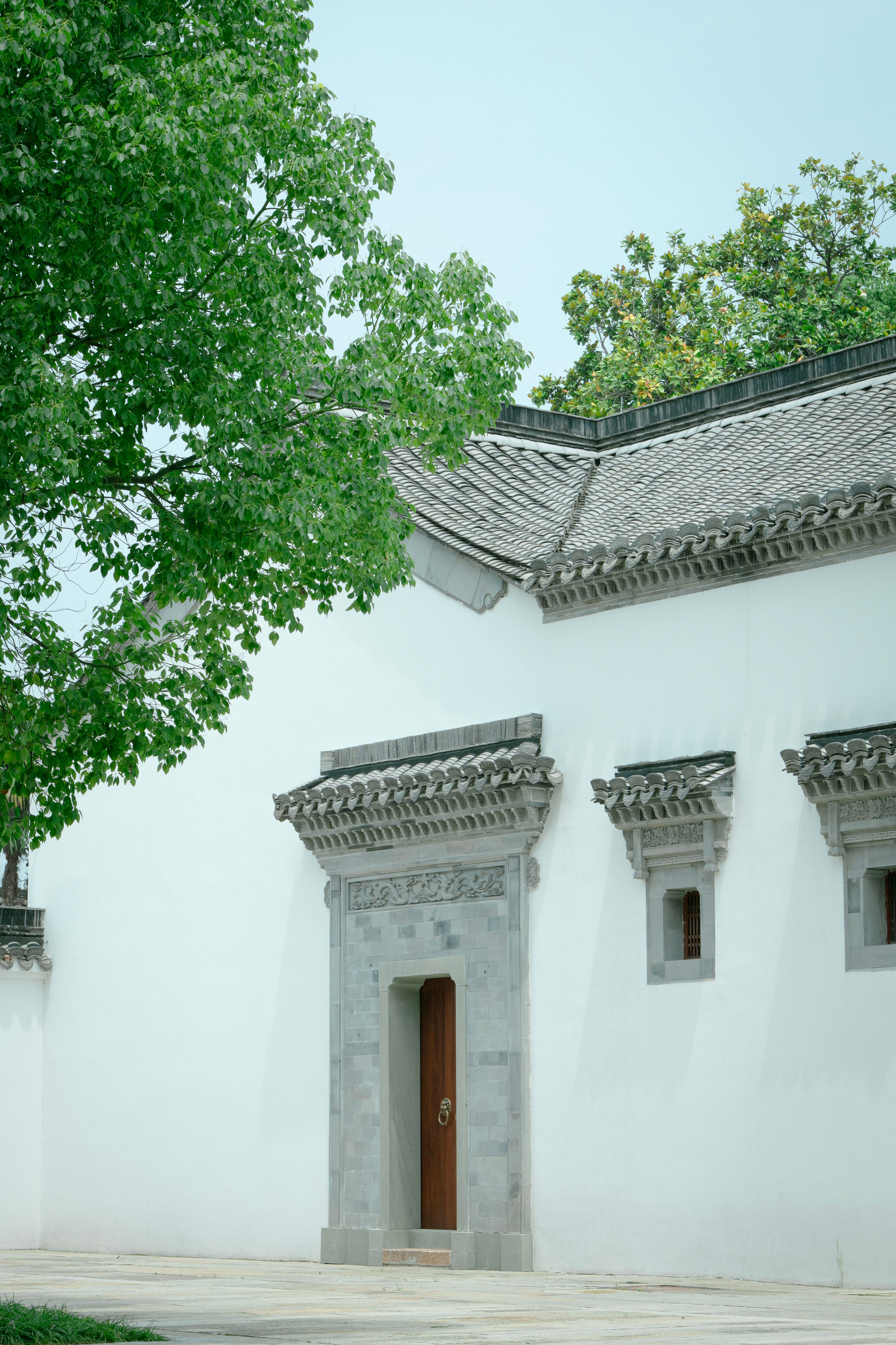 Traditional Chinese Architecture with Greenery · Free Stock Photo