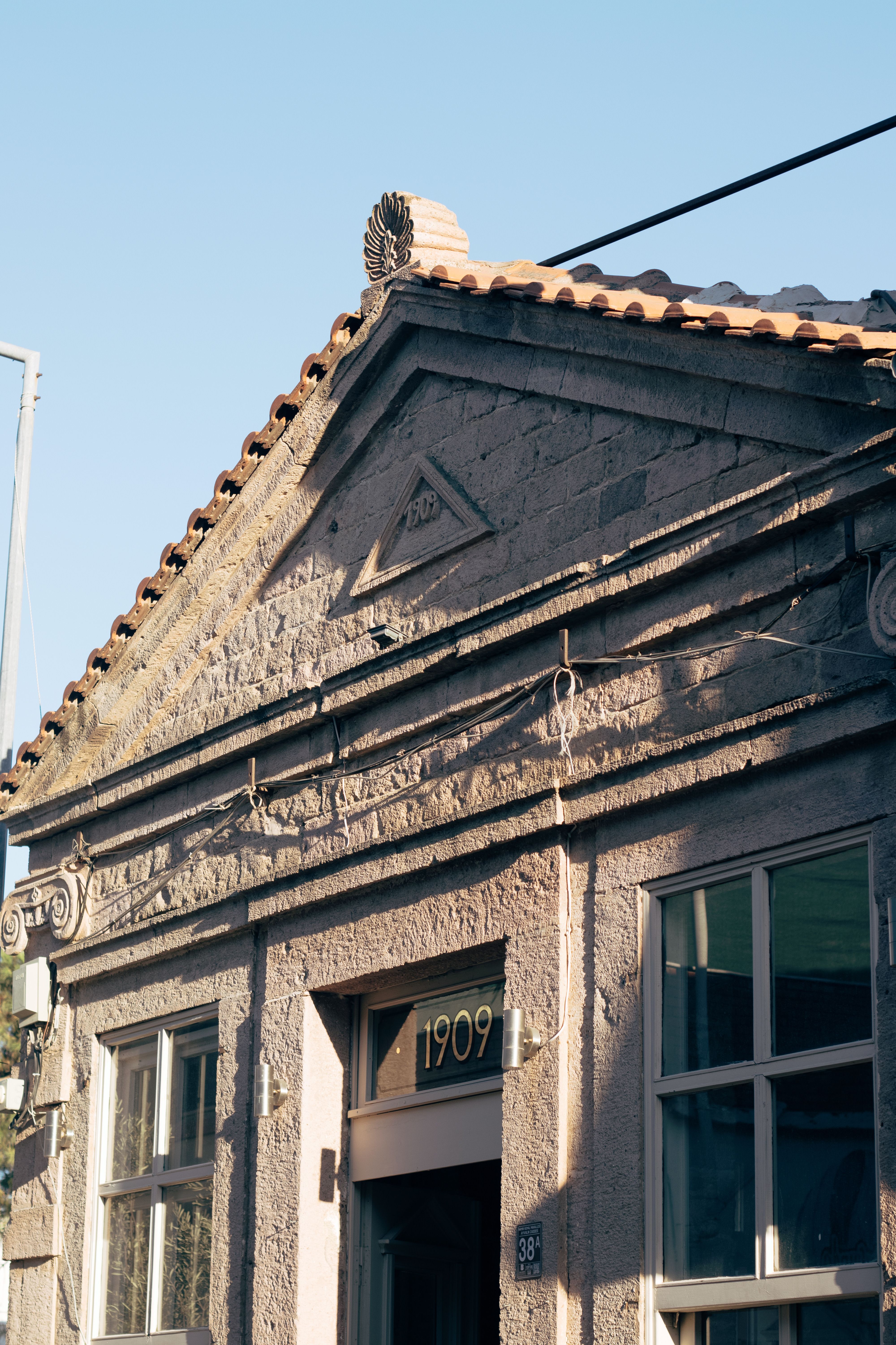 Vintage Stone Building with 1909 Engraving · Free Stock Photo