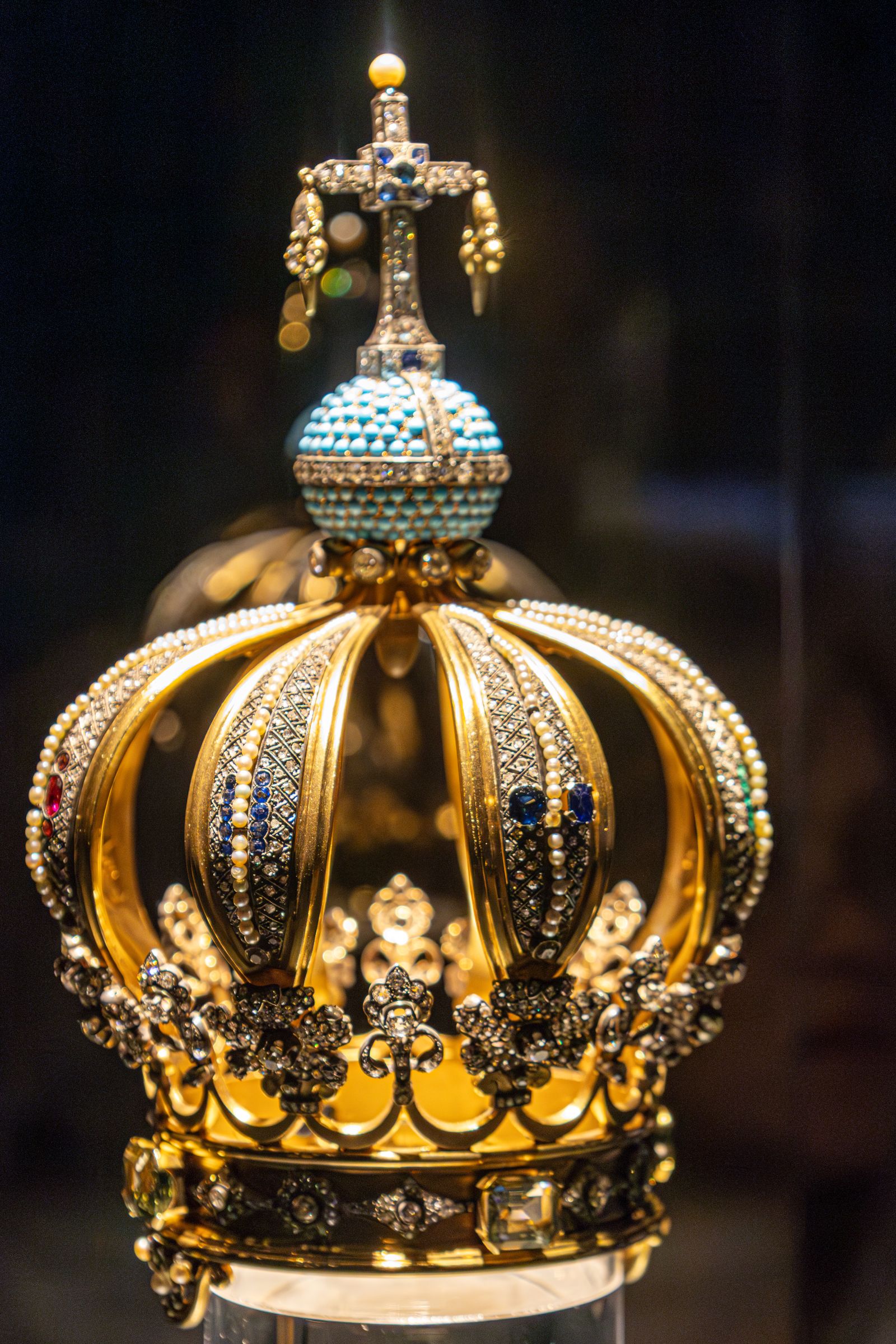 Gold Crown Photos, Download The BEST Free Gold Crown Stock Photos & HD ...