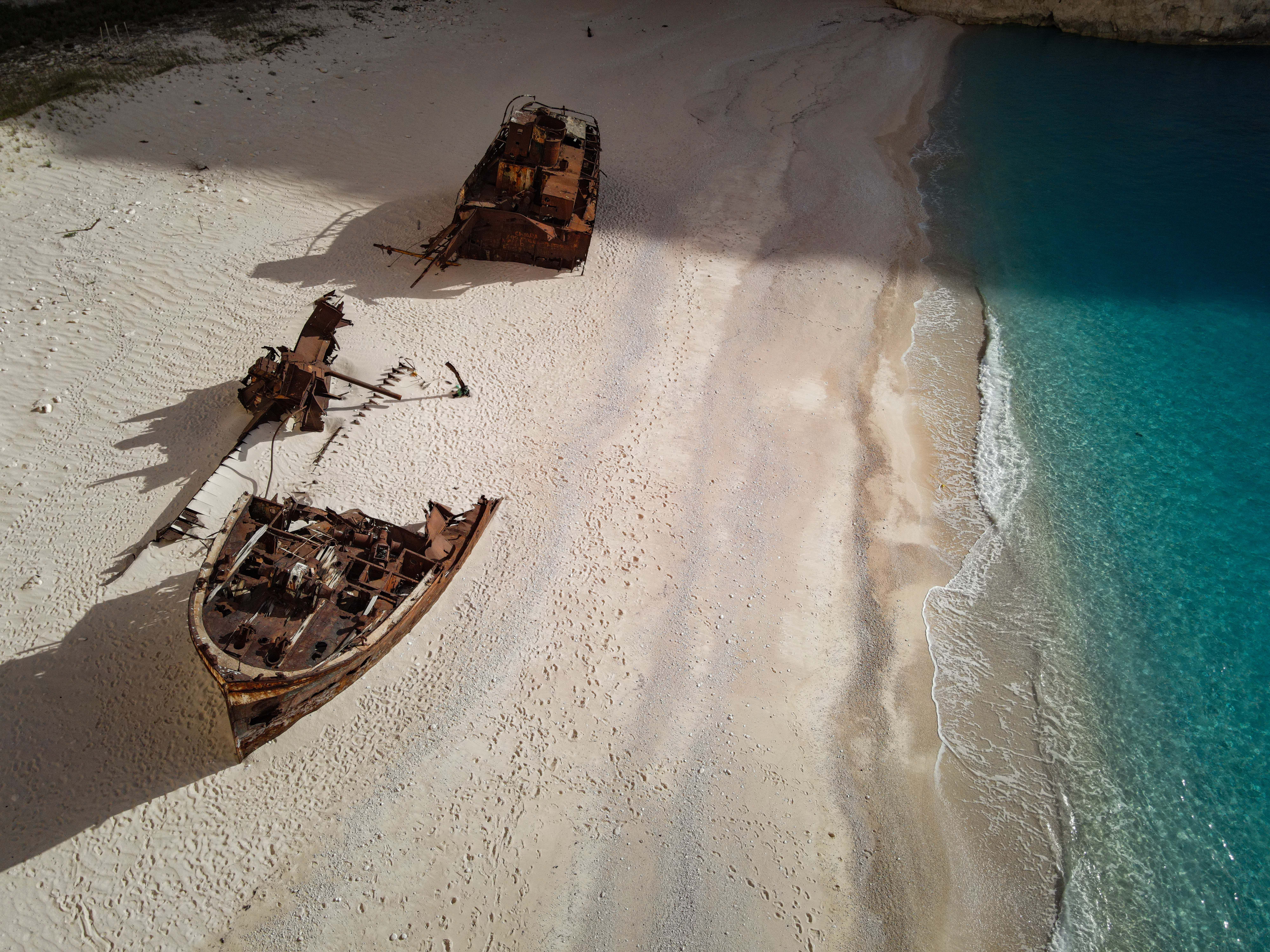 Beach Facing Oil Rig Rust Photos, Download The BEST Free Beach Facing ...