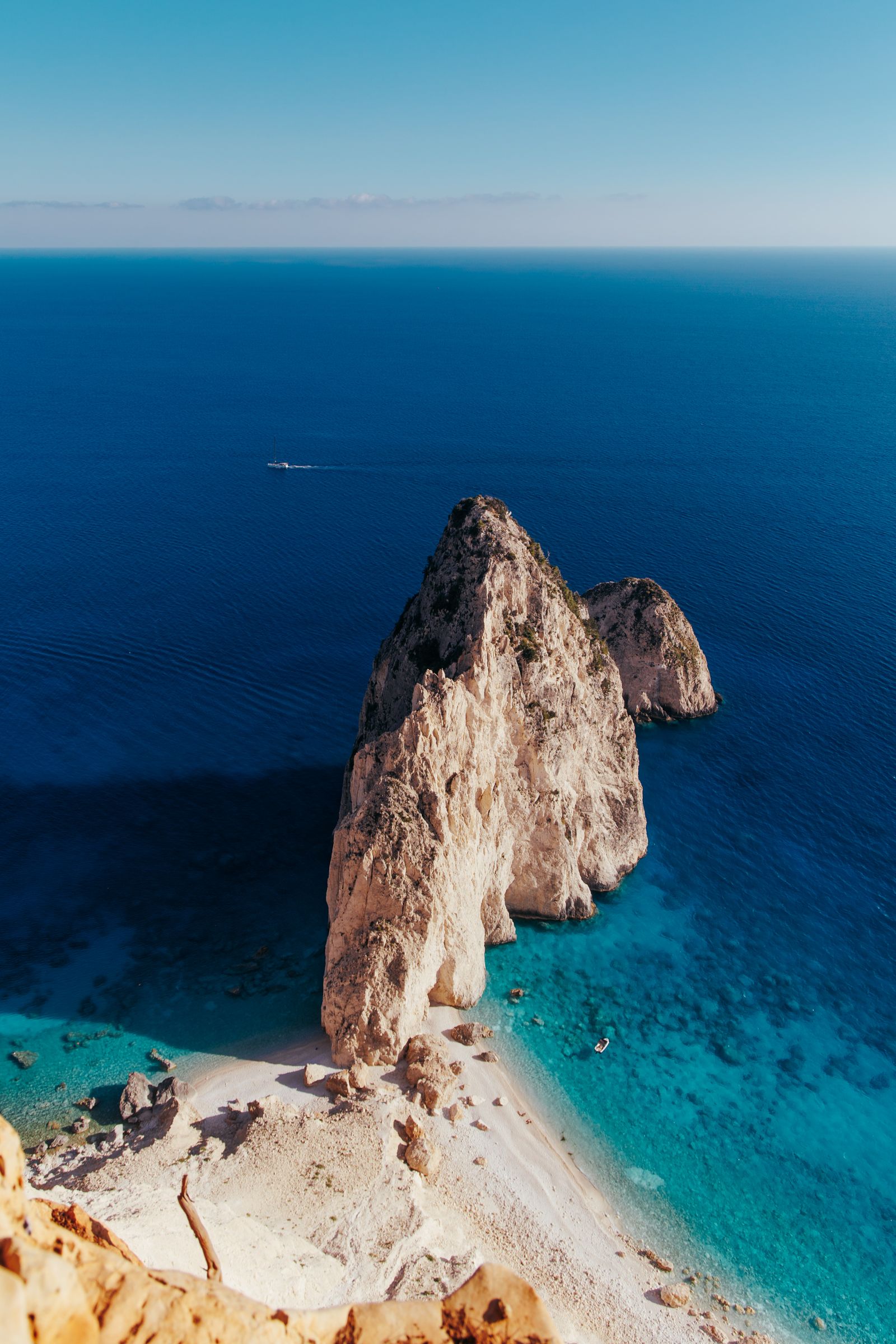 Aerial+View+Of+A+Beach+With+Turquoise+Water Photos, Download The BEST ...