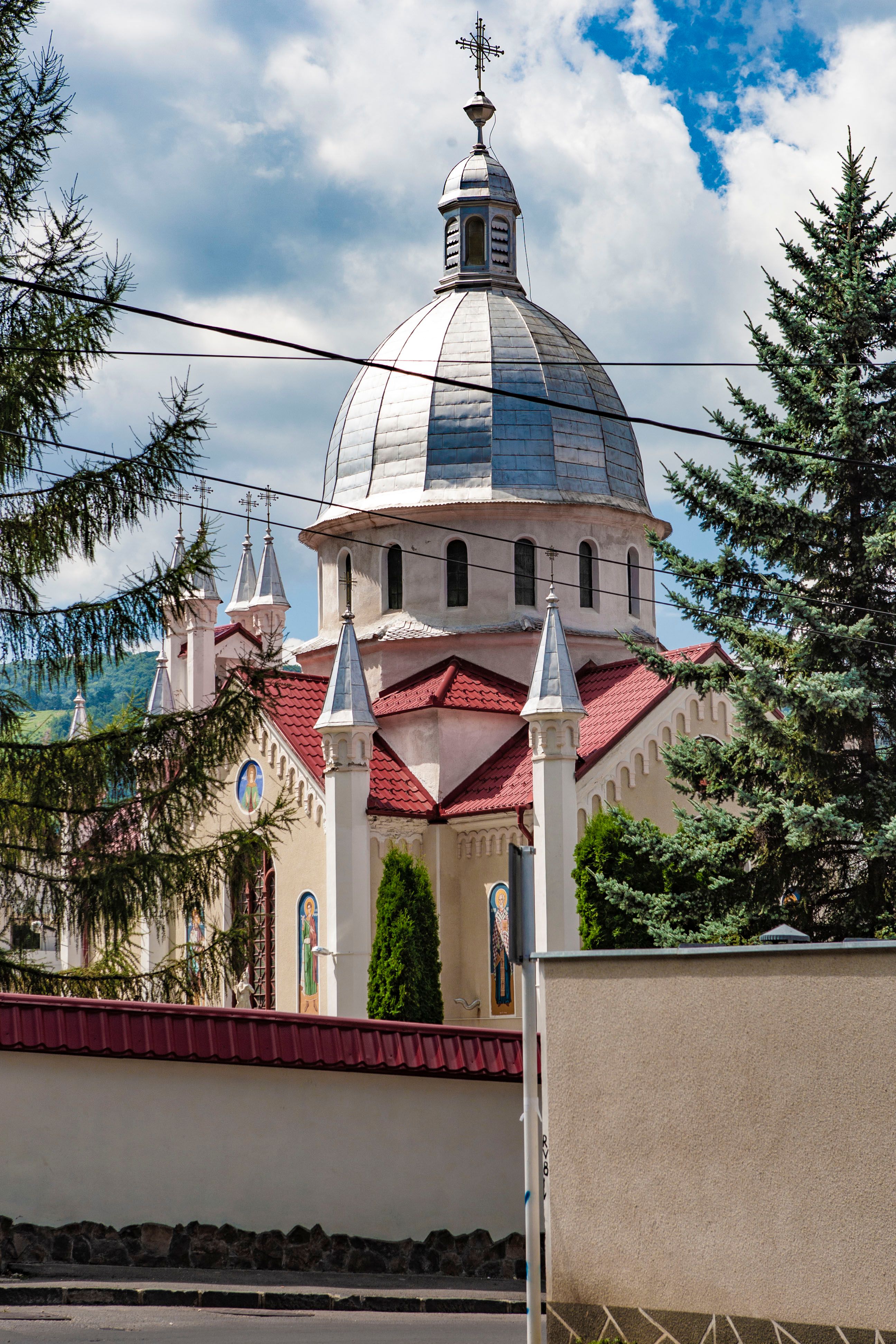 Church Architecture with Dome in Sunlit Setting · Free Stock Photo