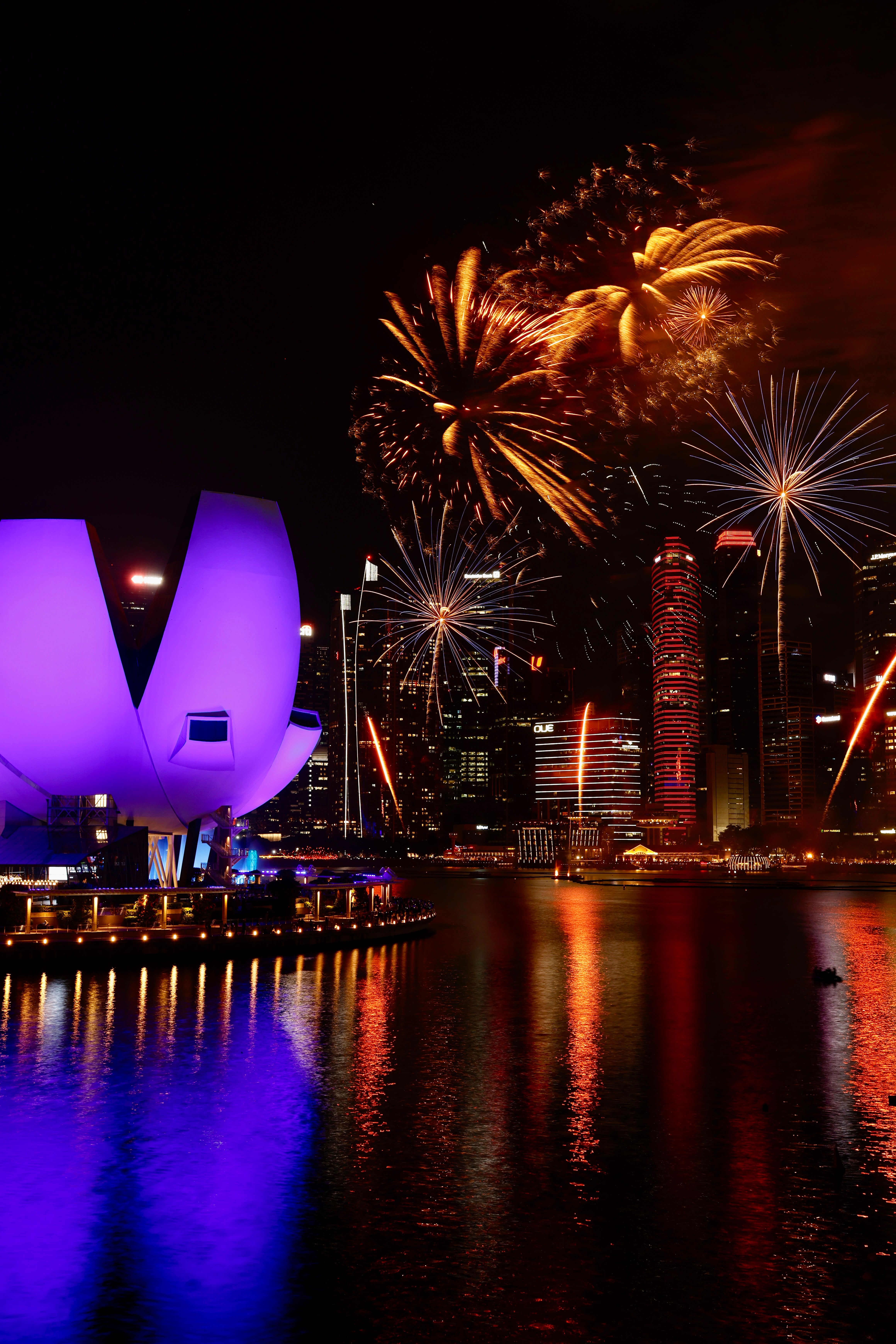 Fogos De Artifício Espetaculares Sobre A Marina Bay, Cingapura · Foto ...