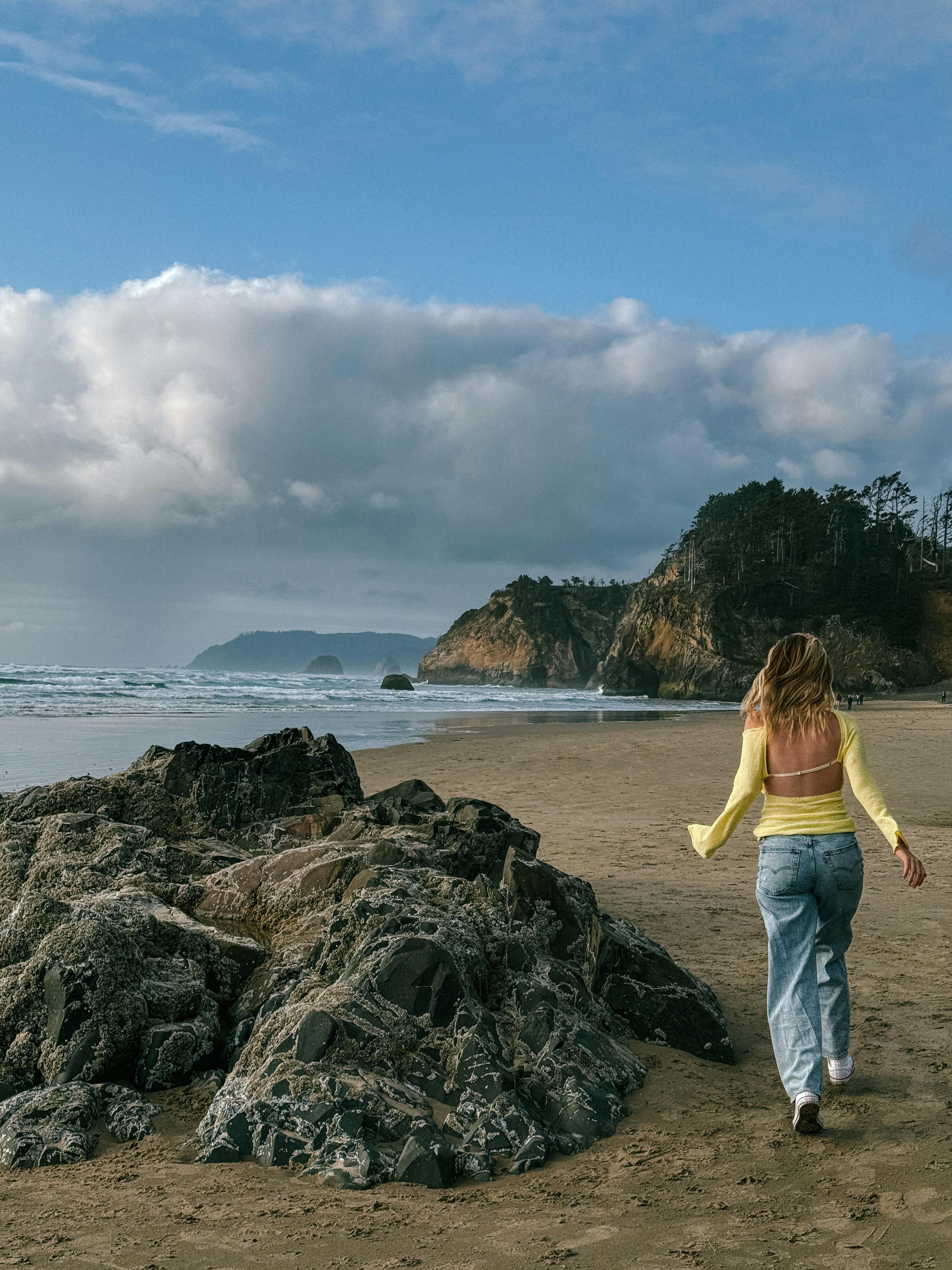 Back View Of A Woman Photos, Download The BEST Free Back View Of A ...