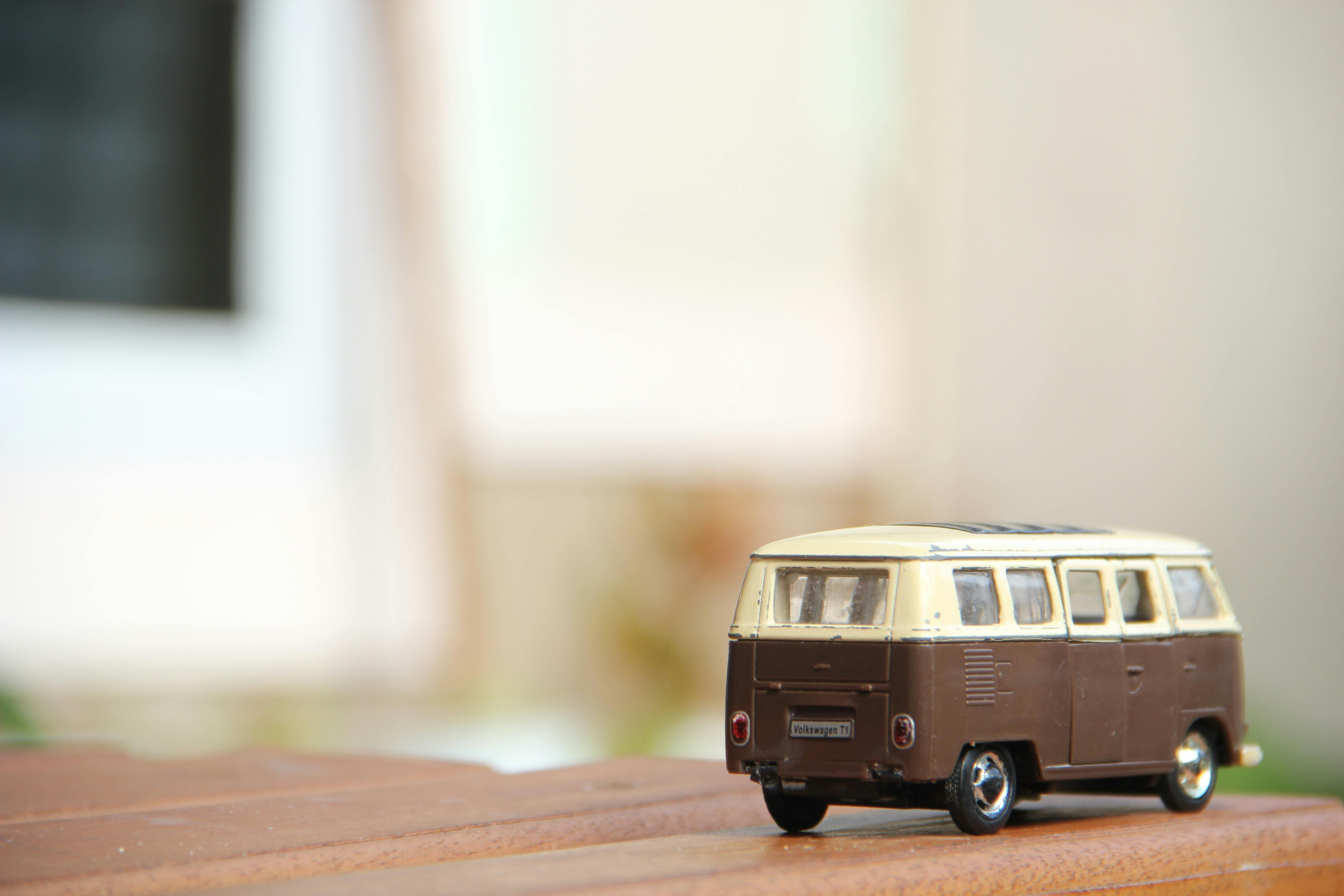 White Mini Bus Photos, Download The BEST Free White Mini Bus Stock ...