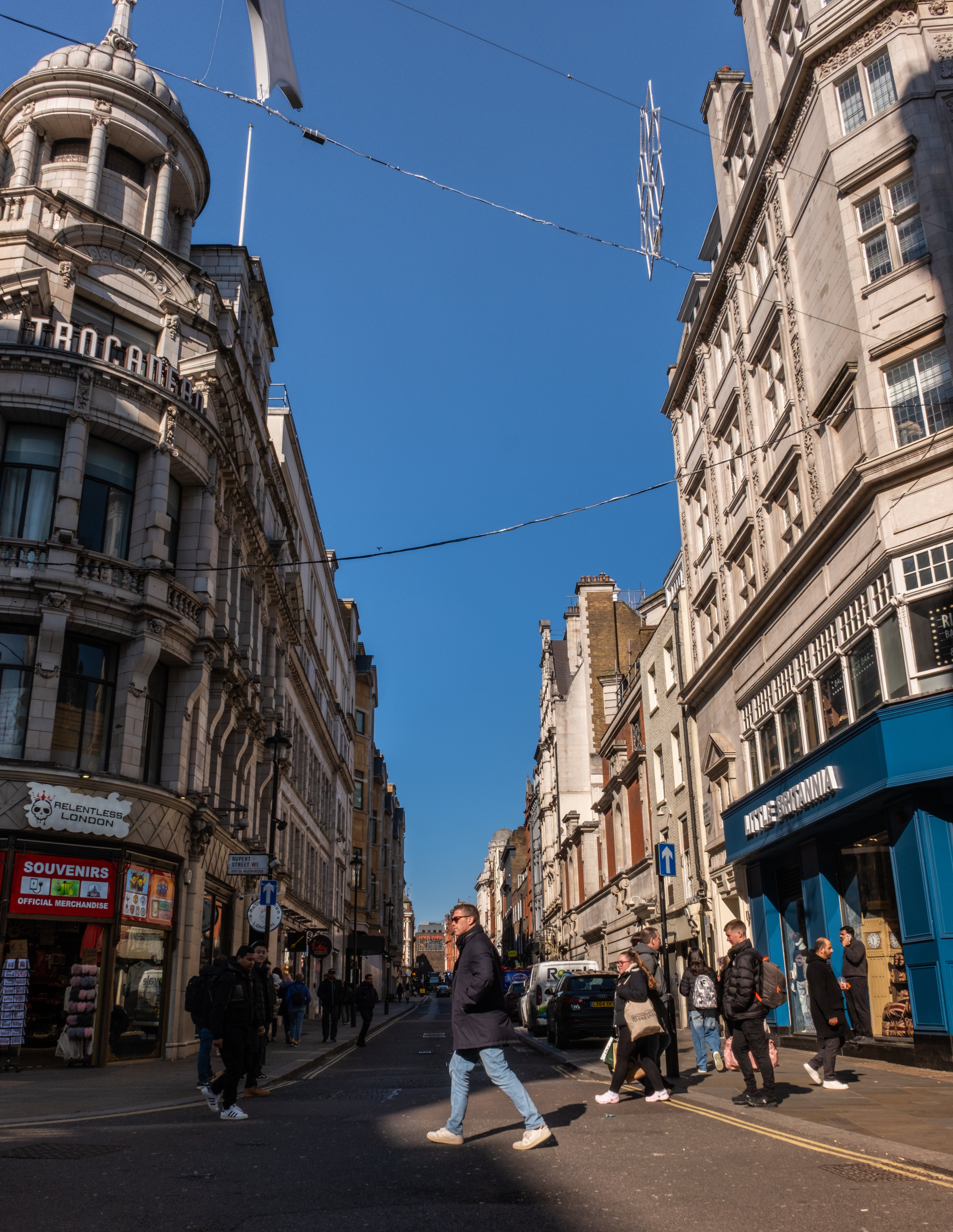 Jalanan London Yang Ramai Dengan Arsitektur Bersejarah · Foto Stok Gratis