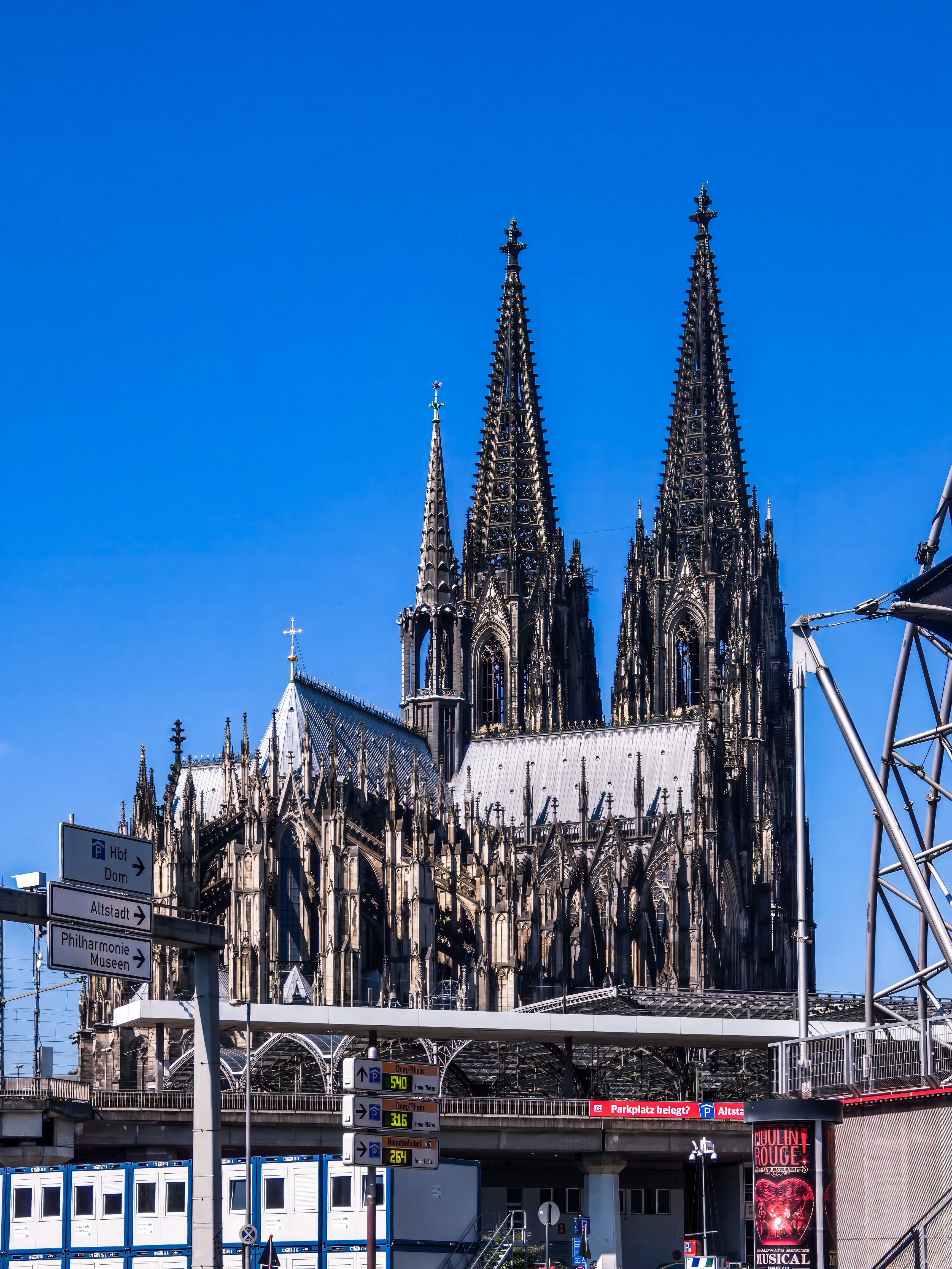 Iconic Cologne Cathedral on a Clear Day · Free Stock Photo