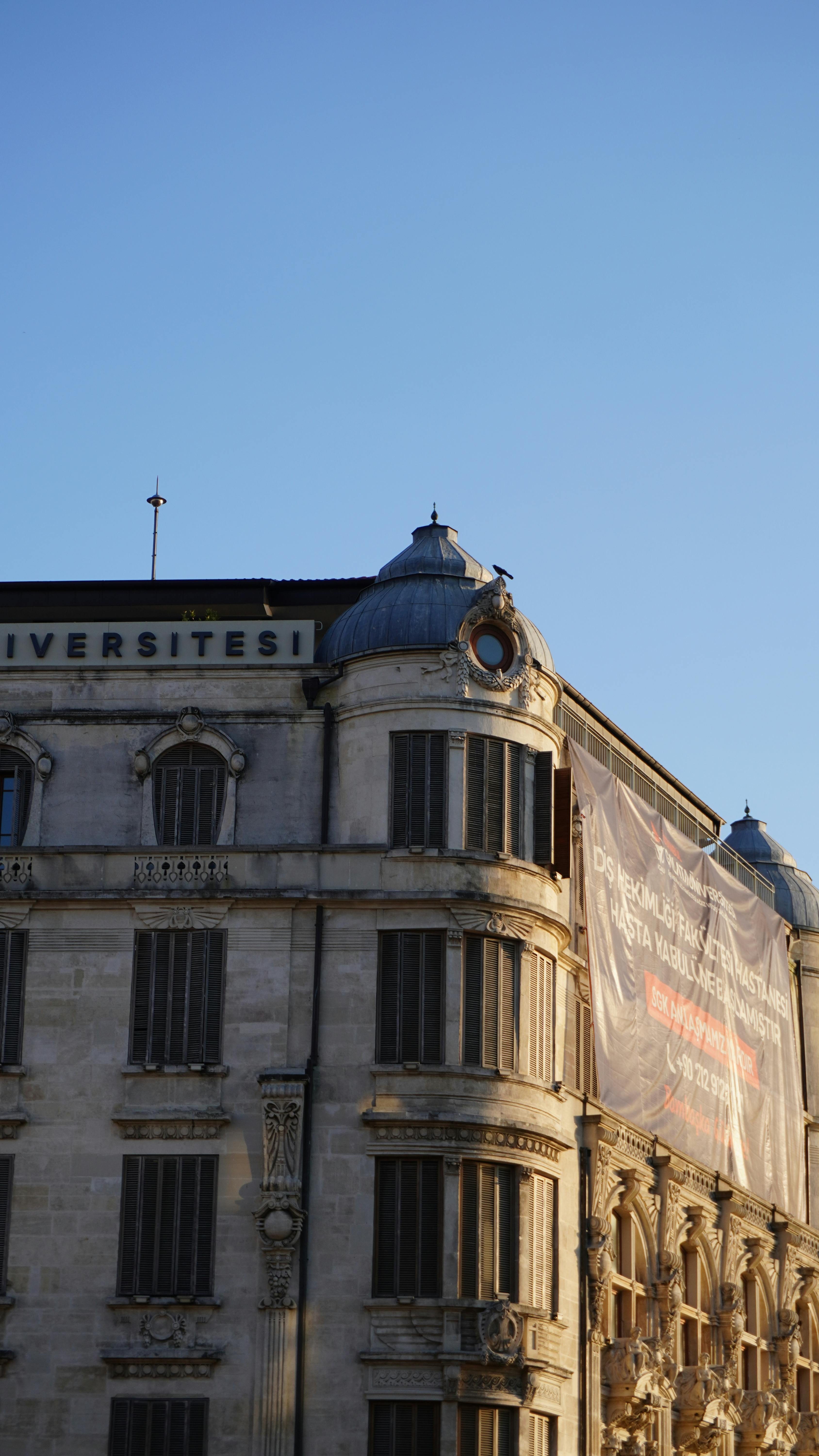 Historic University Building at Sunset · Free Stock Photo