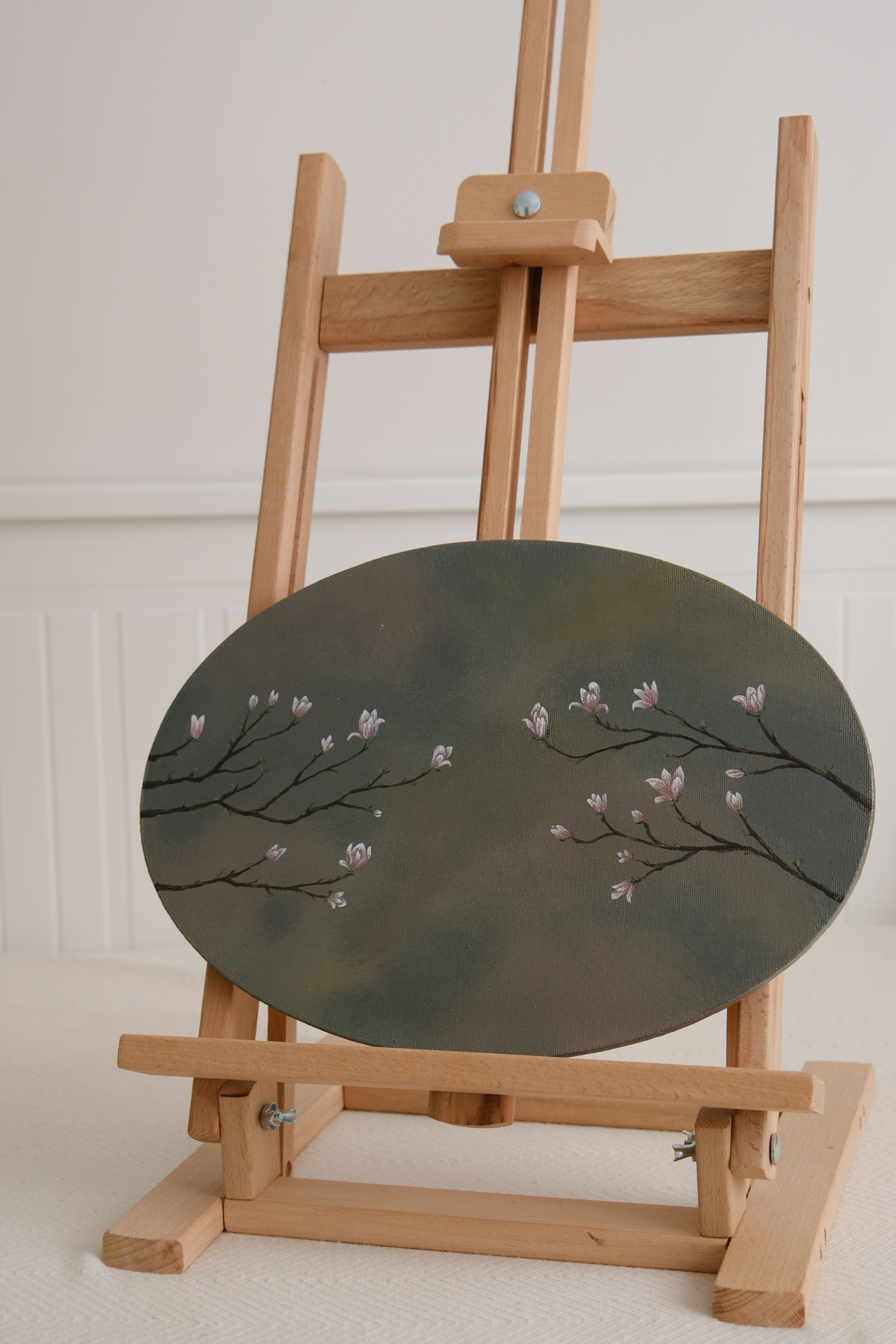 Elegant Floral Art on Wooden Easel in Studio · Free Stock Photo