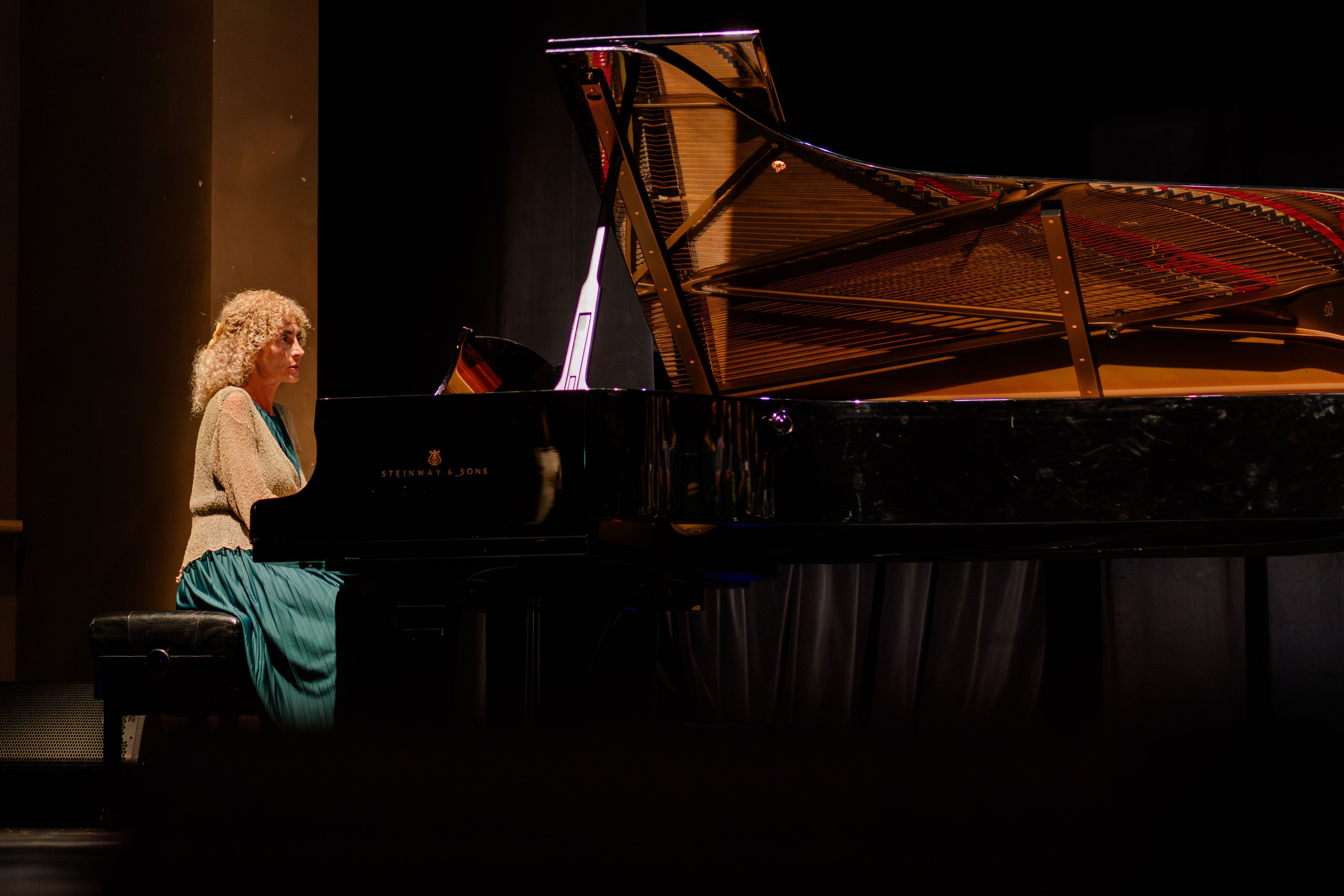 Images Of Piano Photos, Download The BEST Free Images Of Piano Stock ...