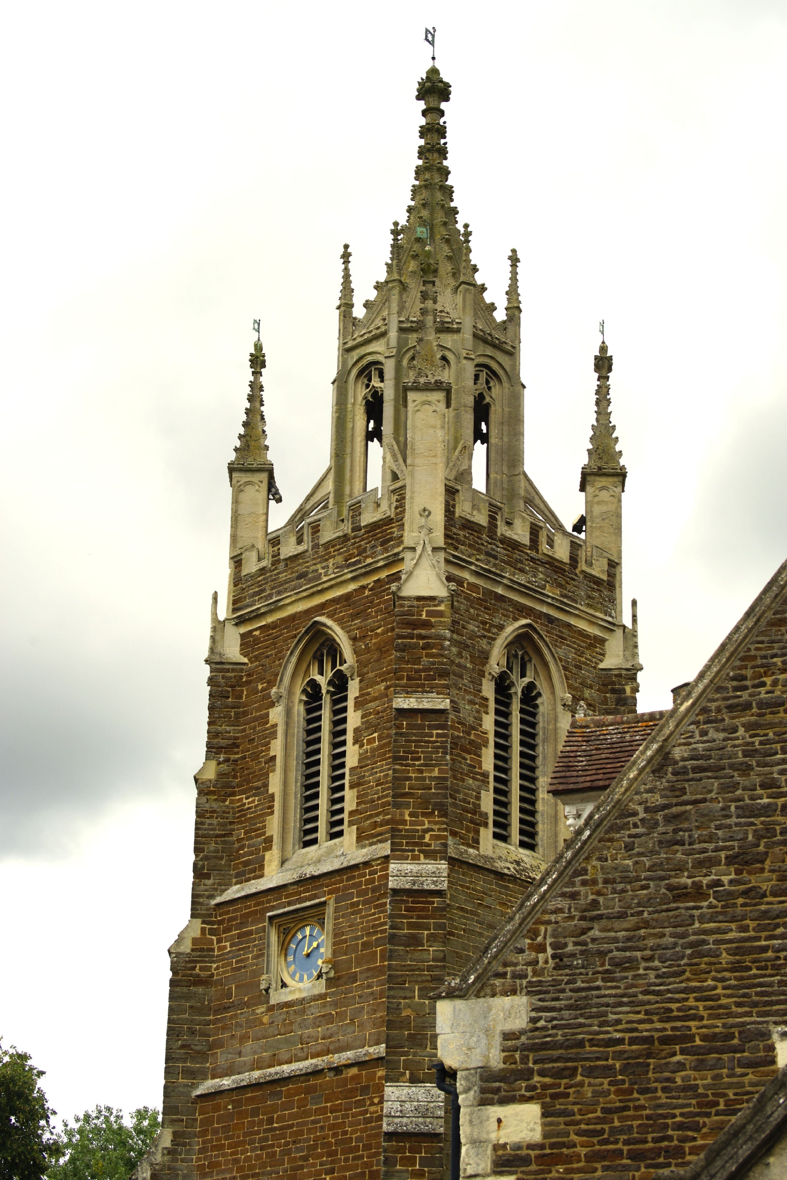 Gothic Revival Church Tower in Woburn · Free Stock Photo