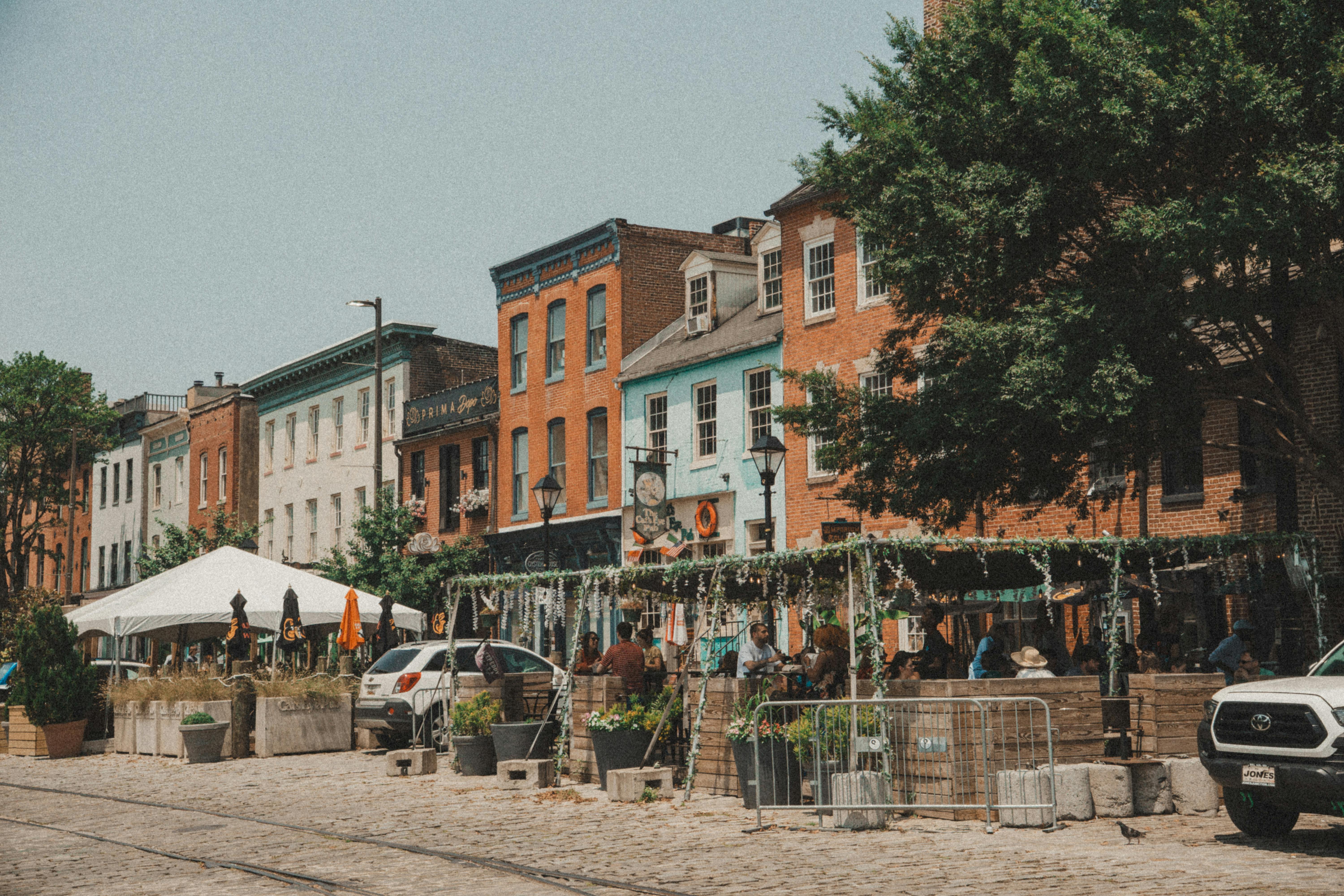 Bustling Summer Street Scene in Baltimore Harbor · Free Stock Photo
