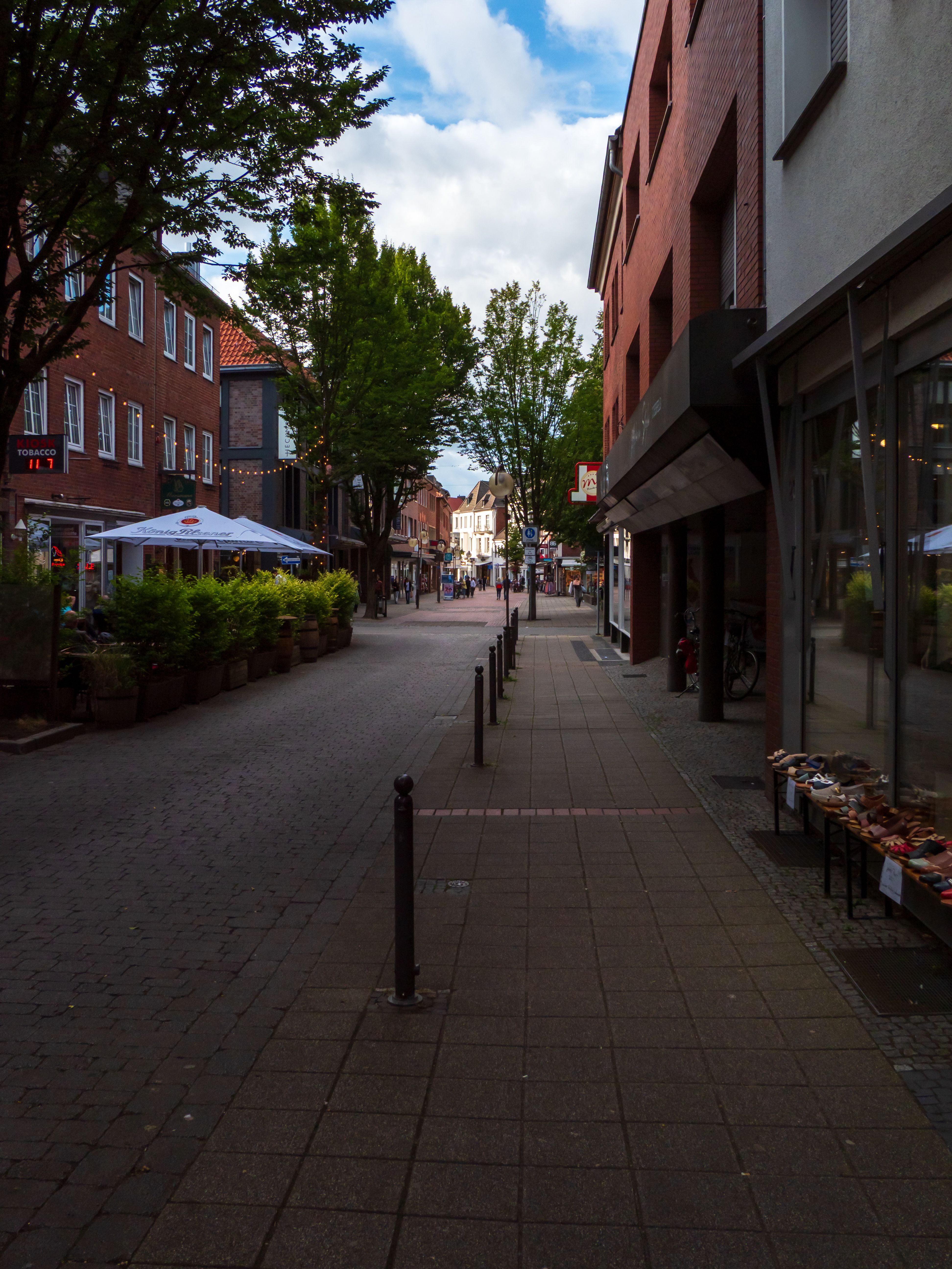 Charming European Street with Brick Buildings · Free Stock Photo