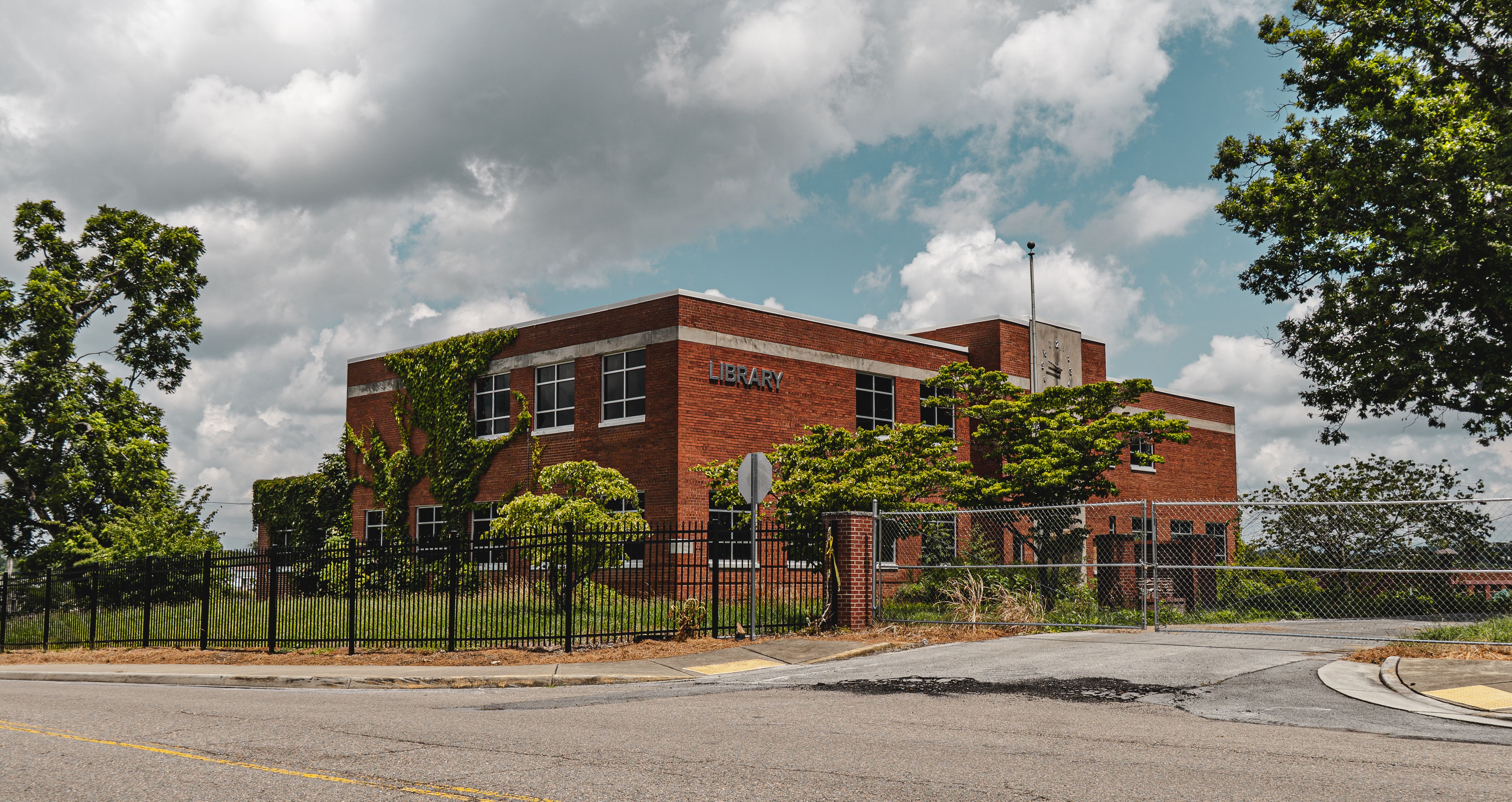 Abandoned Library Building in Bristol, Virginia · Free Stock Photo