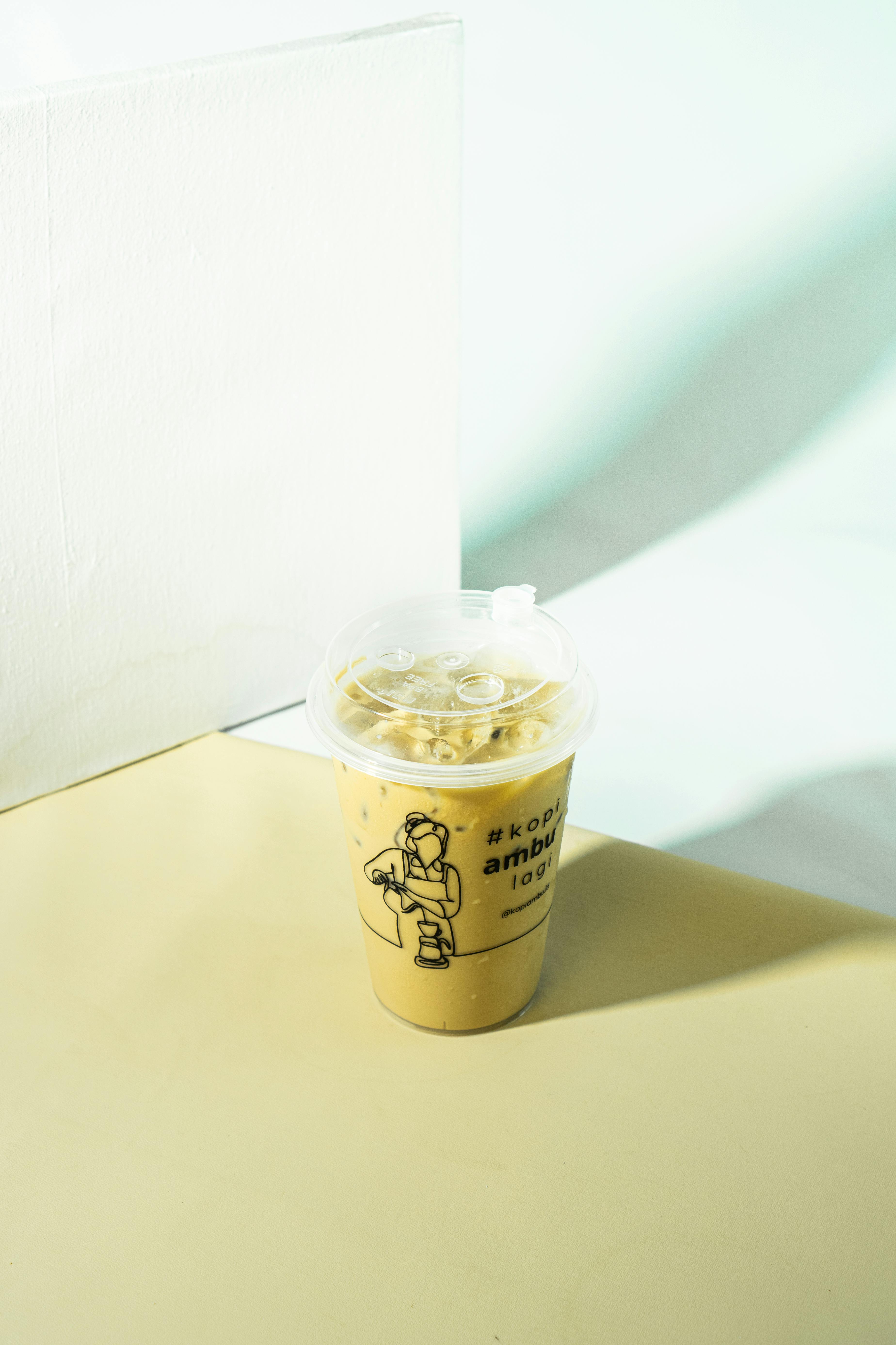 Café Helado Fresco En Un Vaso De Plástico Transparente · Foto de stock ...